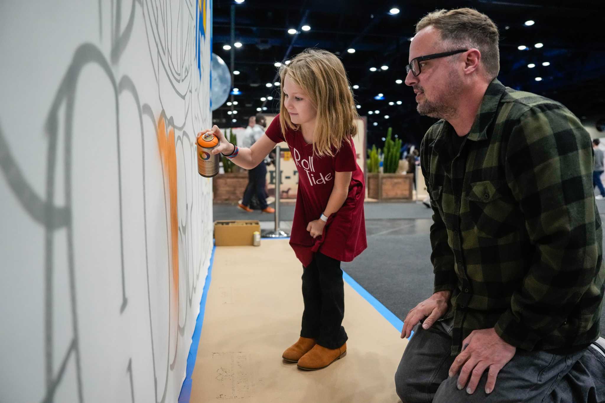 Houston artist crafts EaDo mural for College Football Playoff