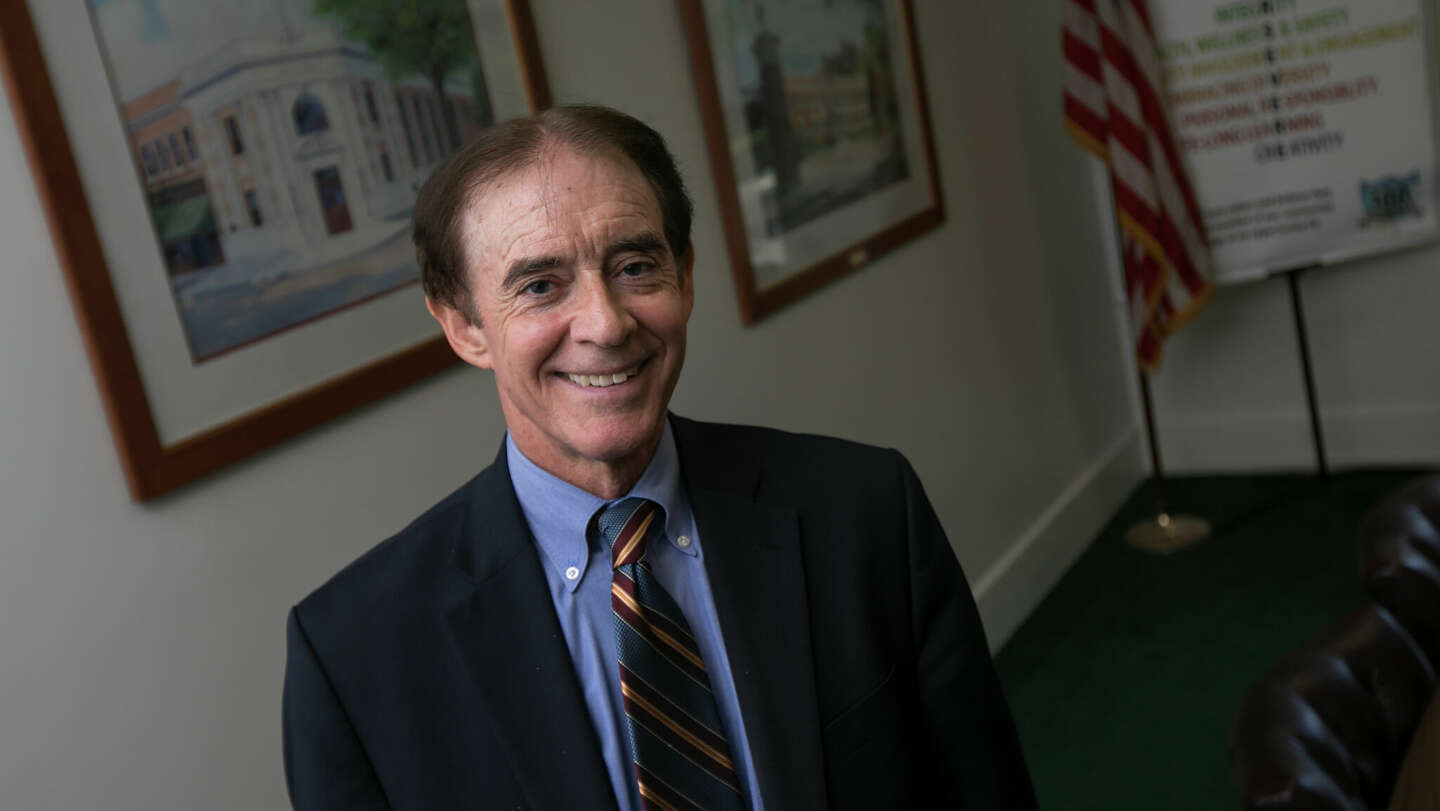 Wallingford mayor steps down, challenges face new administration