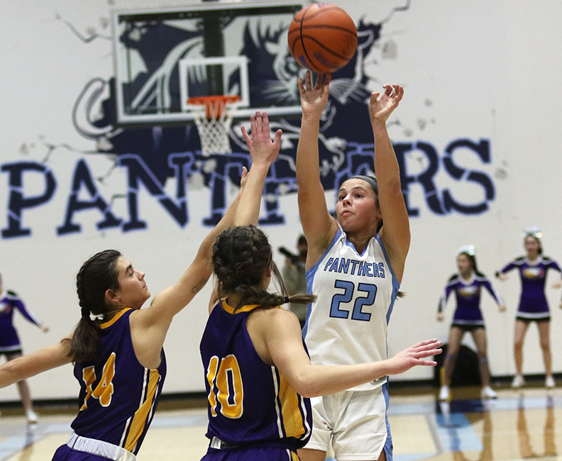 FRIDAY GIRLS BASKETBALL: Crawford passes 1,500 in Jersey win