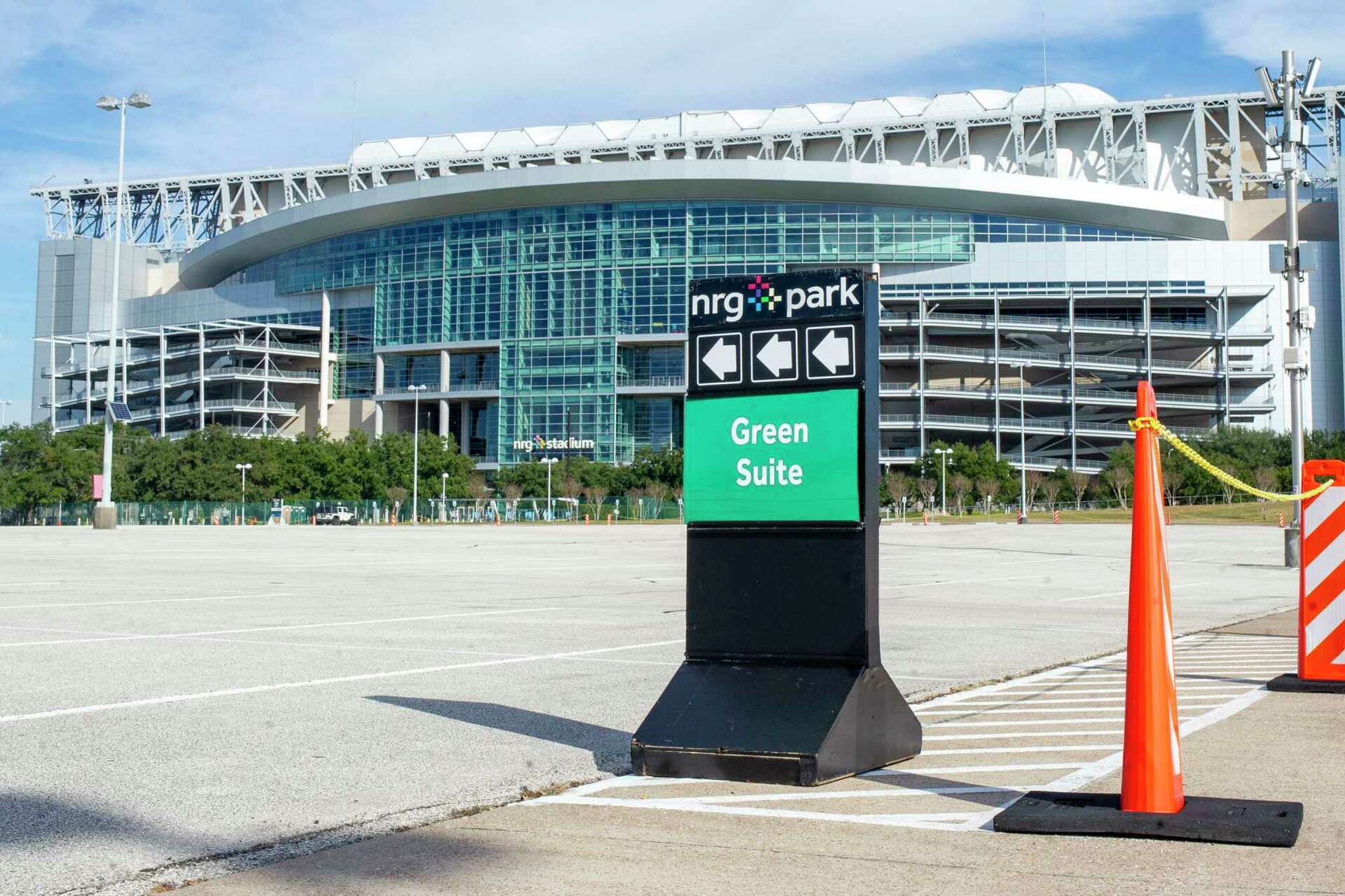 CFP title game in Houston: Tailgate, parking, concerts, more info