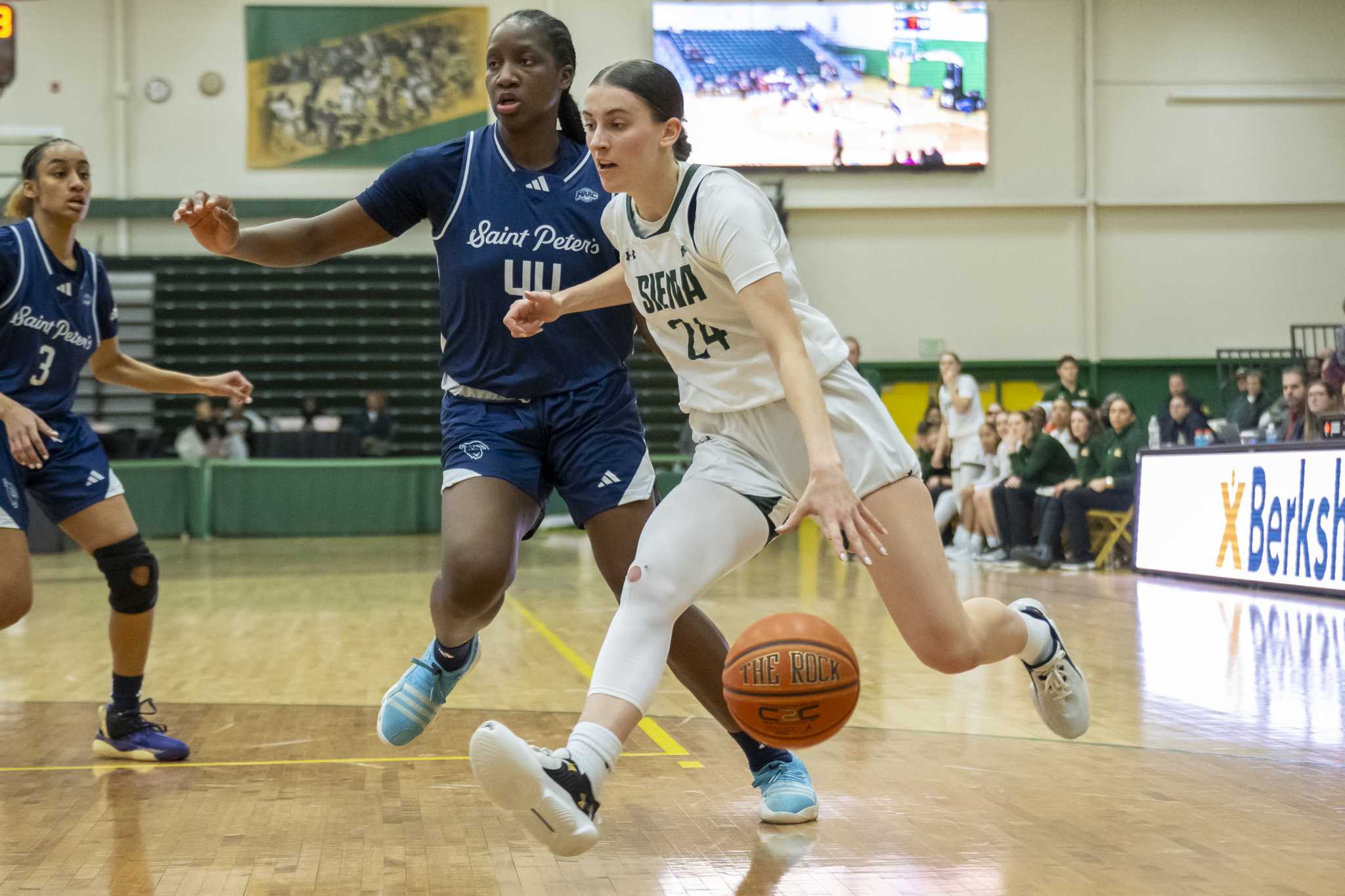 Stealing is 'fun' for Siena basketball's Elisa Mevius