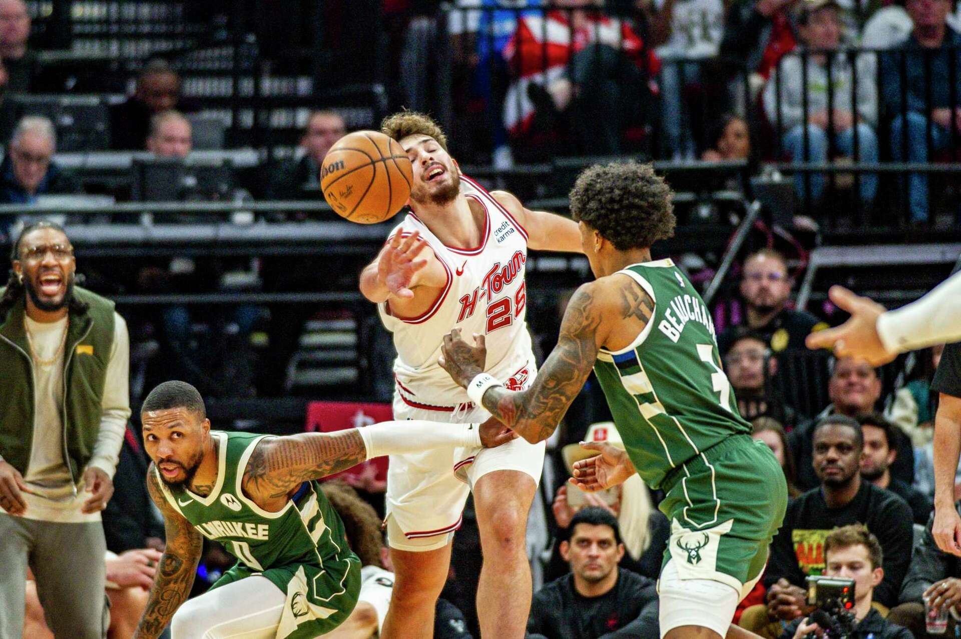 Houston Rockets win defensive duel against Milwaukee Bucks