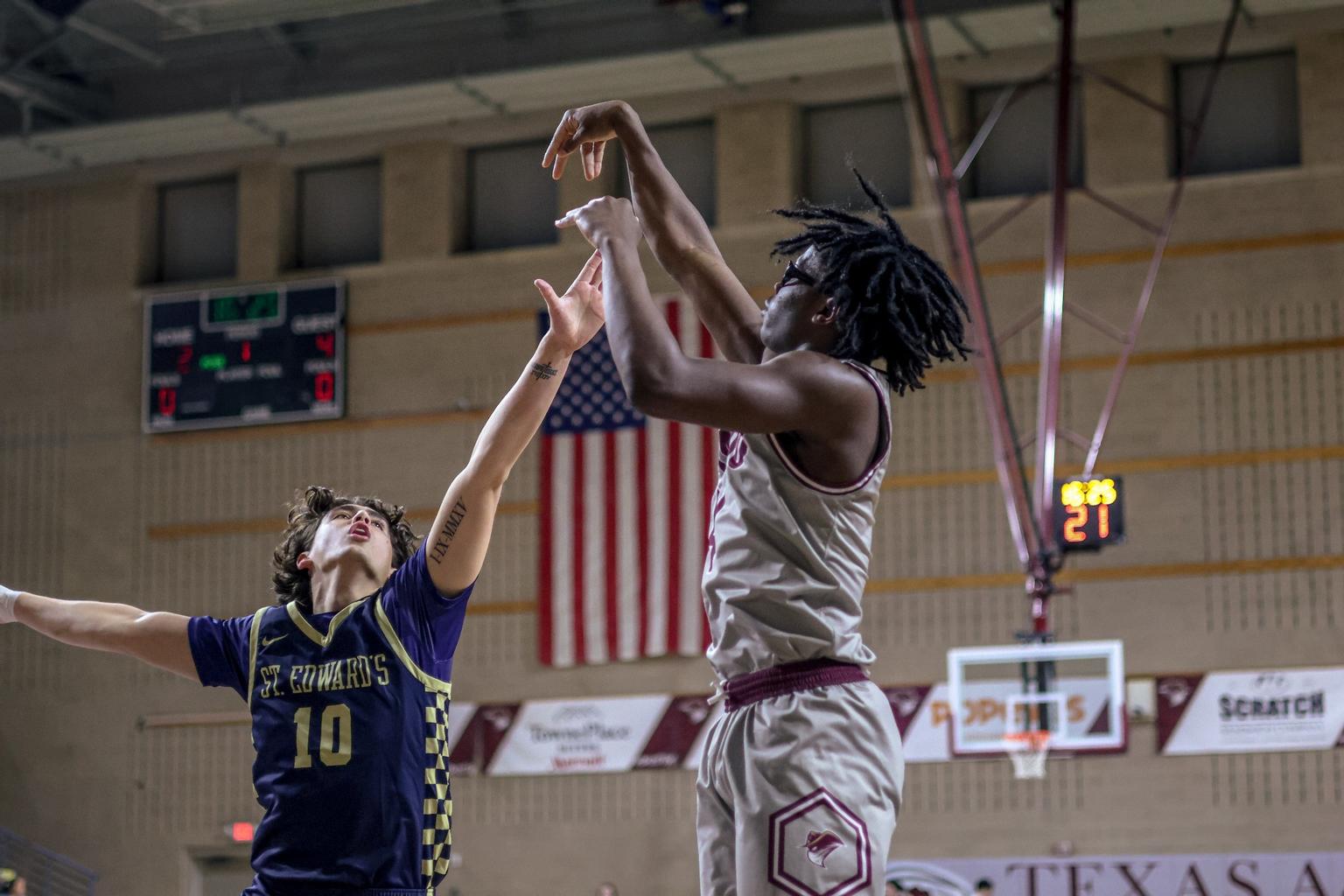 TAMIU men's basketball gets back into win column