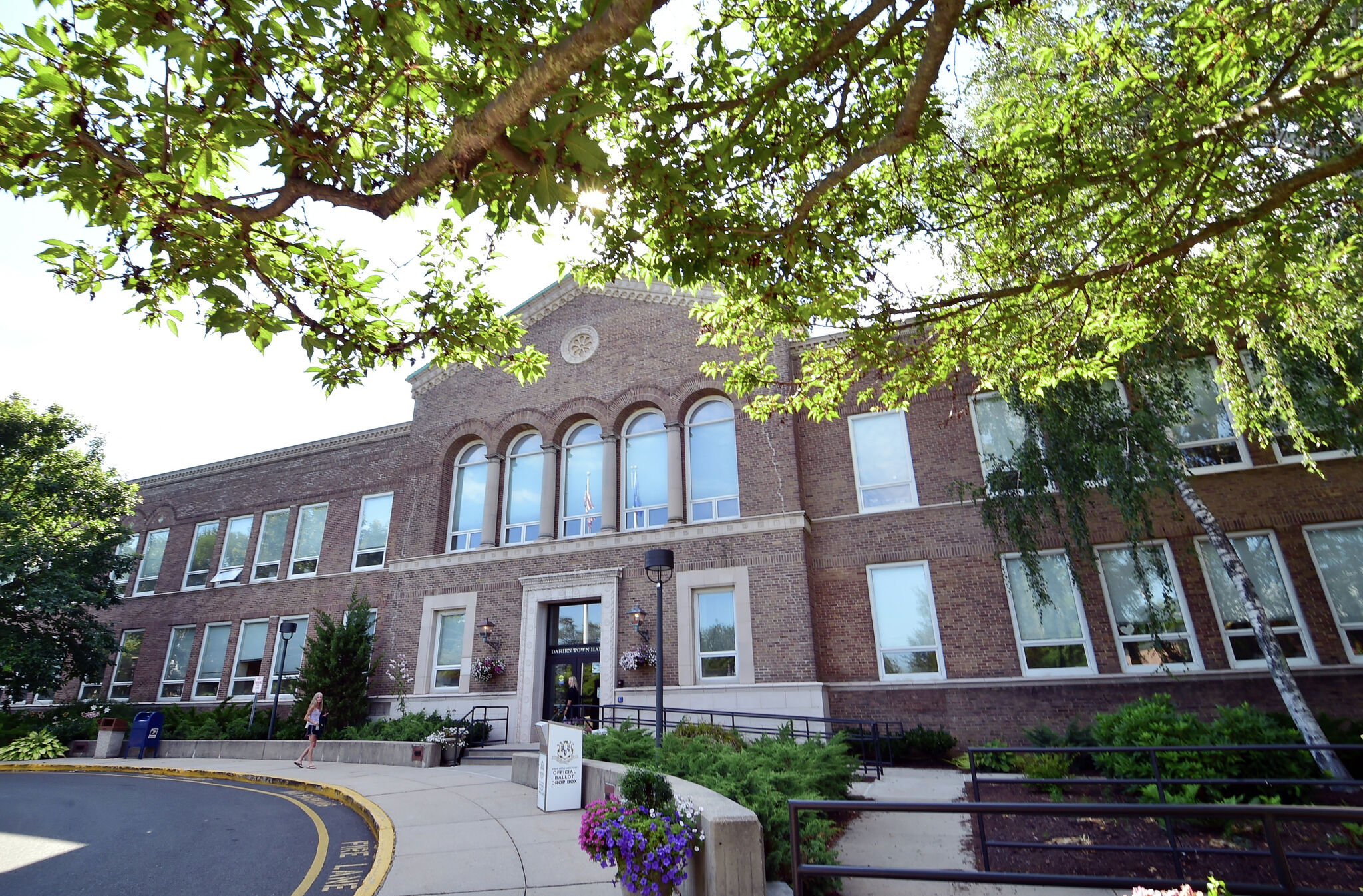 Darien Selectmen OK $53.6M town budget with higher tipping fees