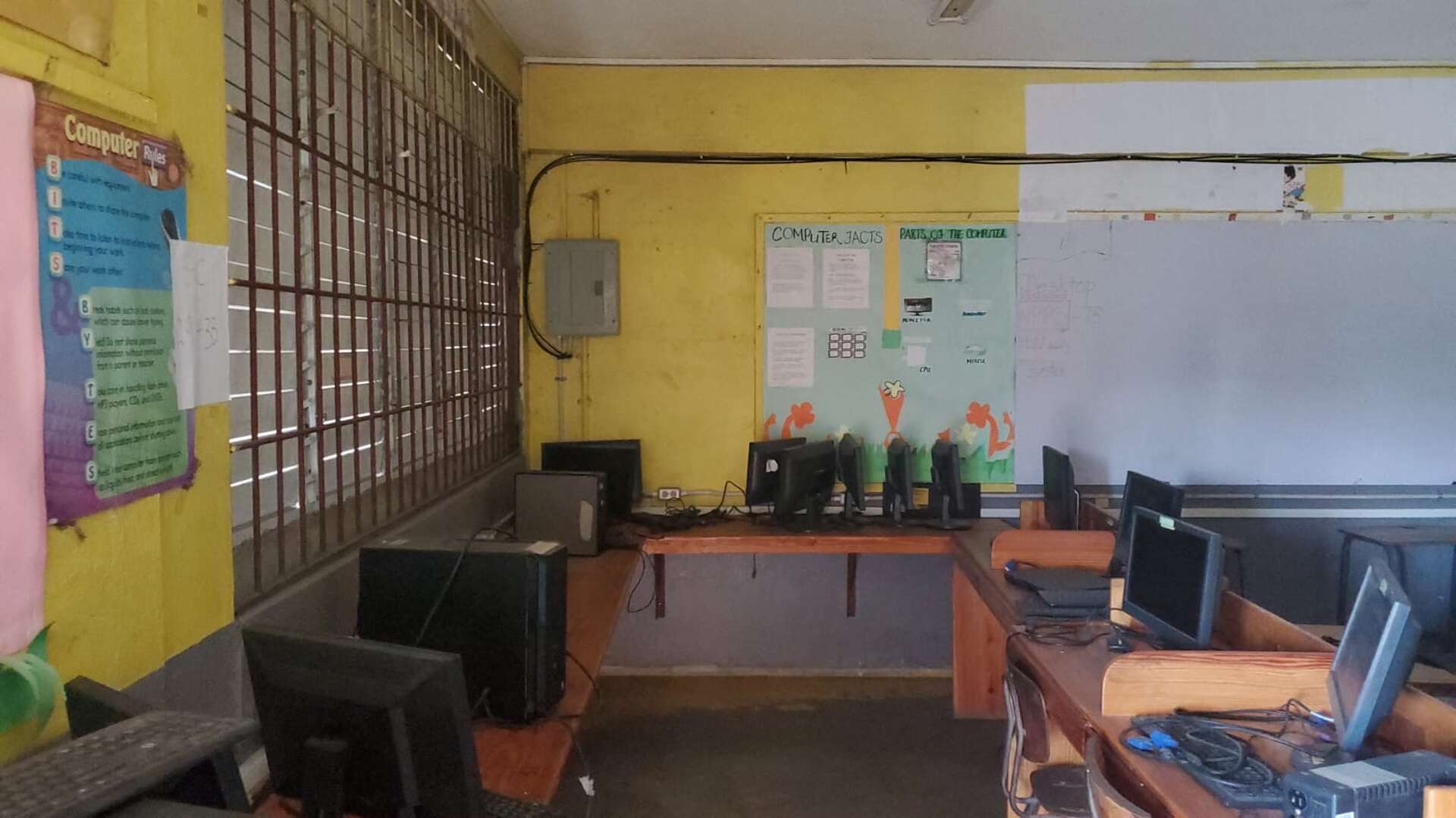 Trumbull couple use March wedding to buy computers for Jamaican school