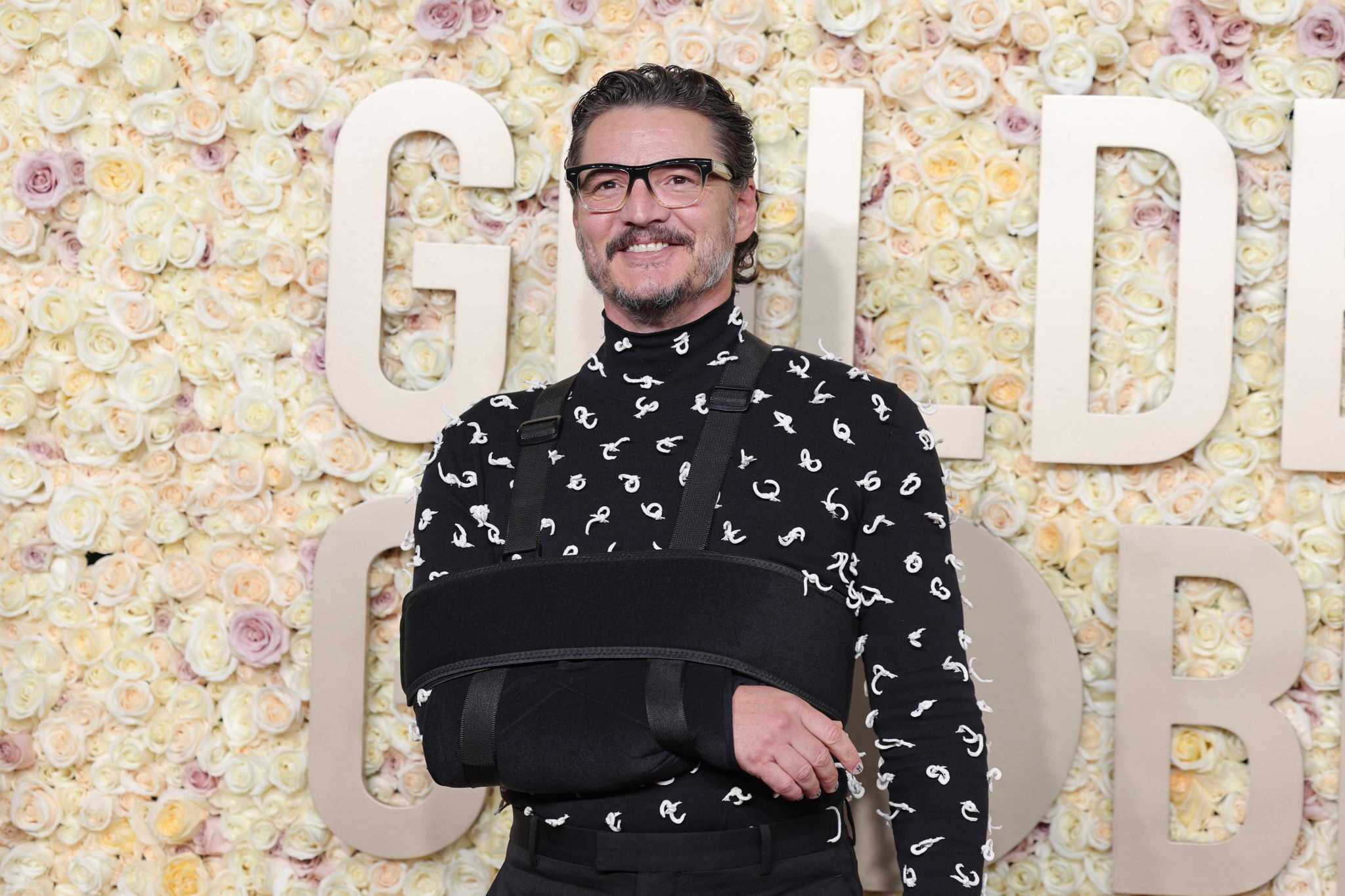 Pedro Pascal was in a sling at the Golden Globes: Here's why
