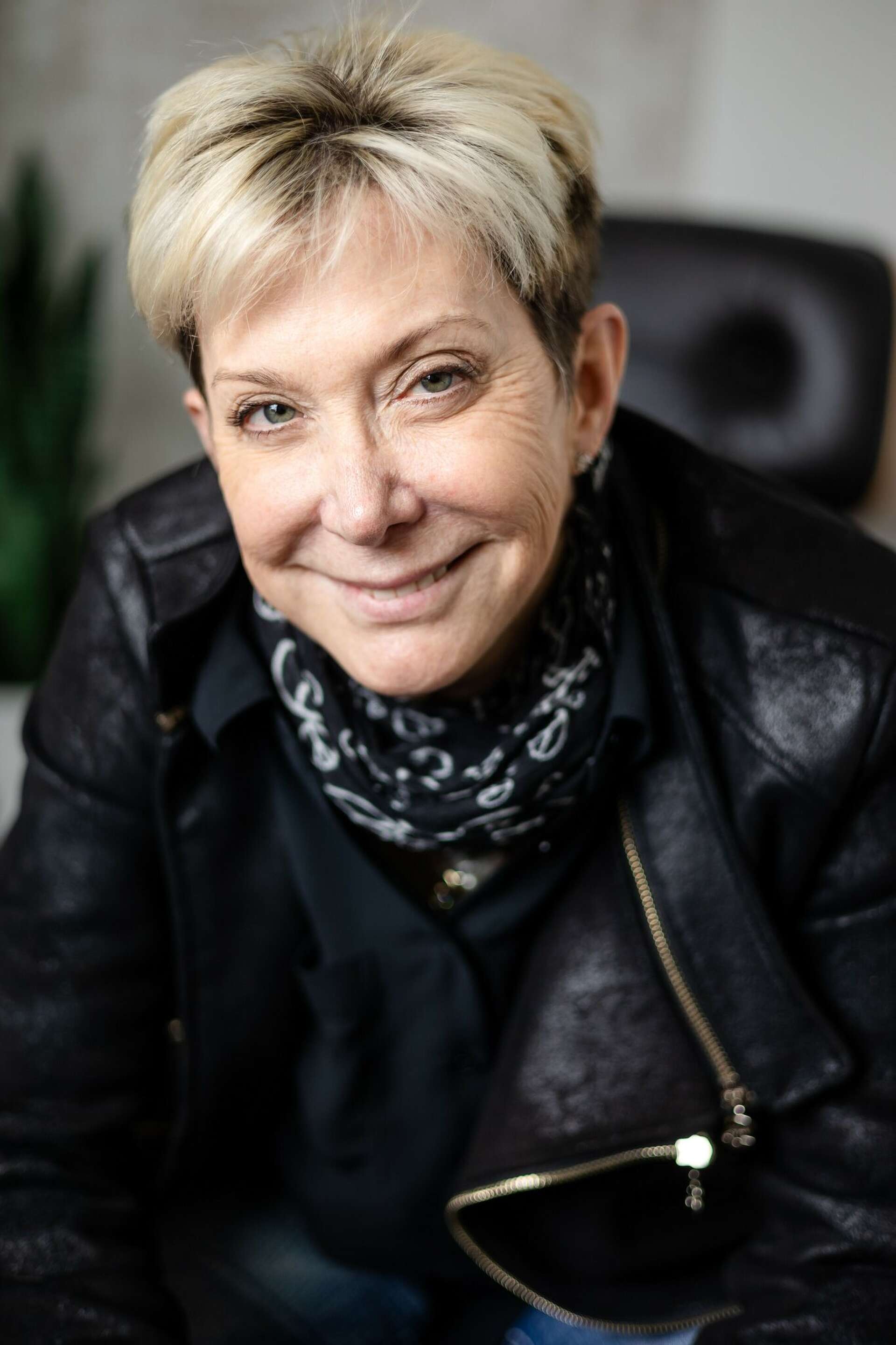 Dayna Steele, first lady of rock, debuts on Houston Radio Platinum