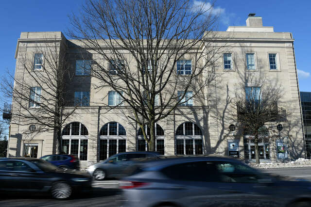 Greenwich Library welcomes award-winning performer, other celebrations