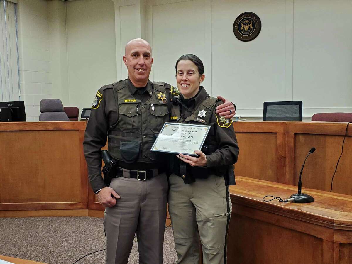 Mecosta County Deputy Karen Hard receives Life Saving Award