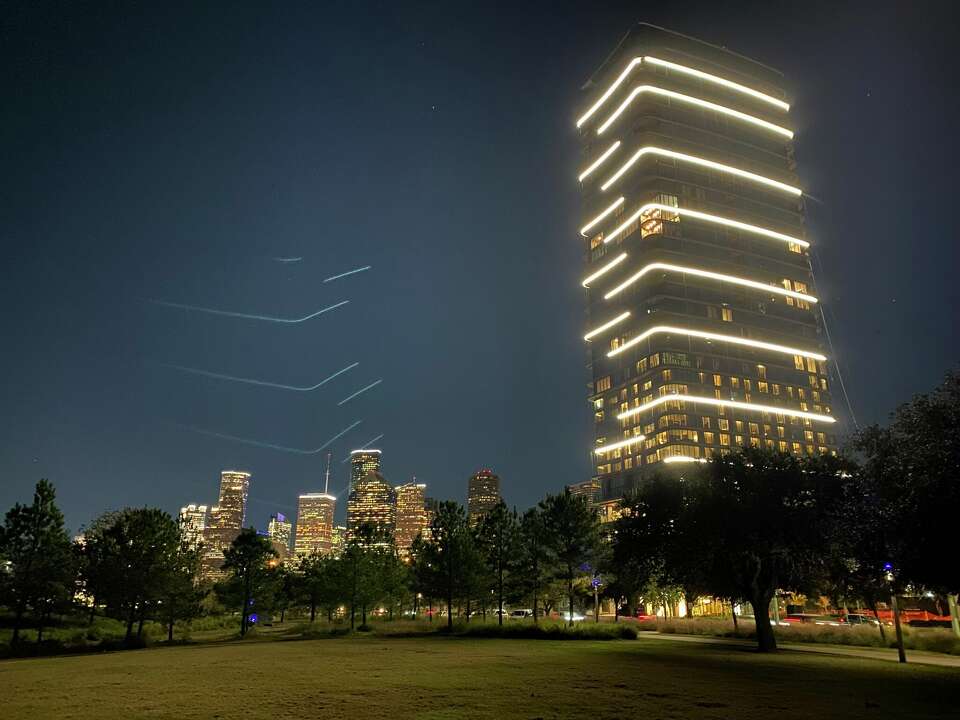 Houston tower’s ultra-bright exterior lights spark complaints