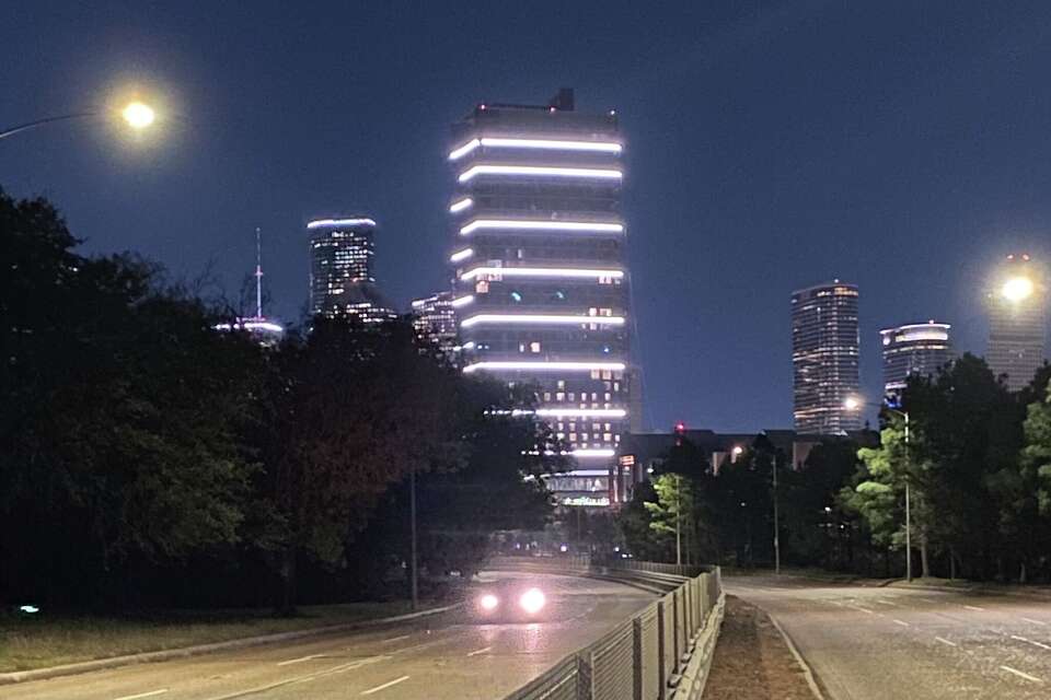 Houston tower’s ultra-bright exterior lights spark complaints