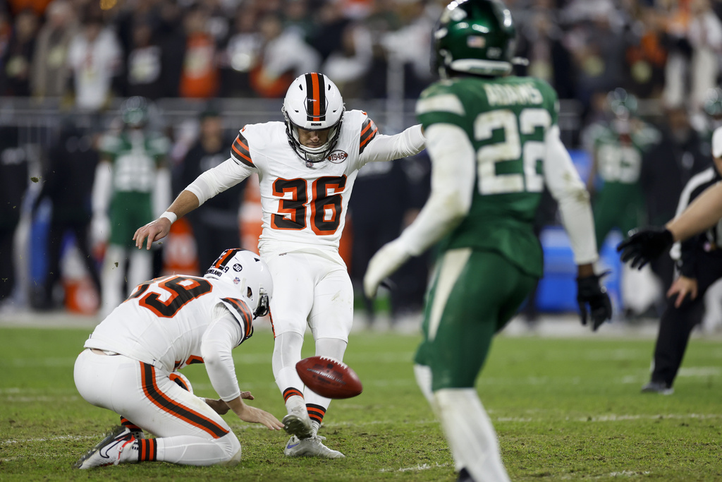 Former Tigers Epenesa, Patterson ready for NFL postseason