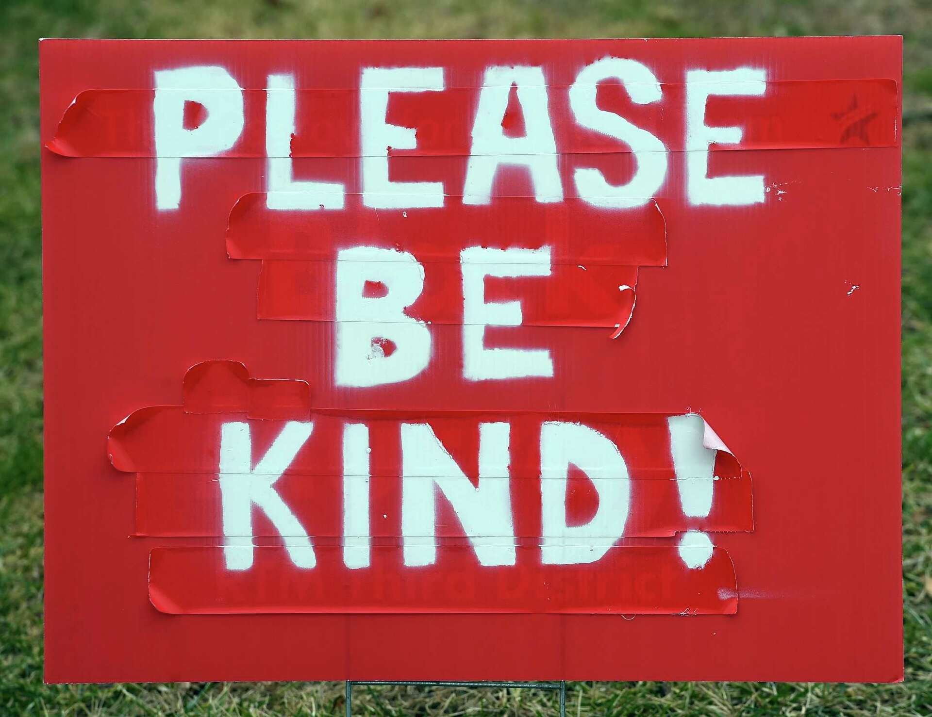 ‘Please Be Kind!’ signs catch on in Branford, message resonates