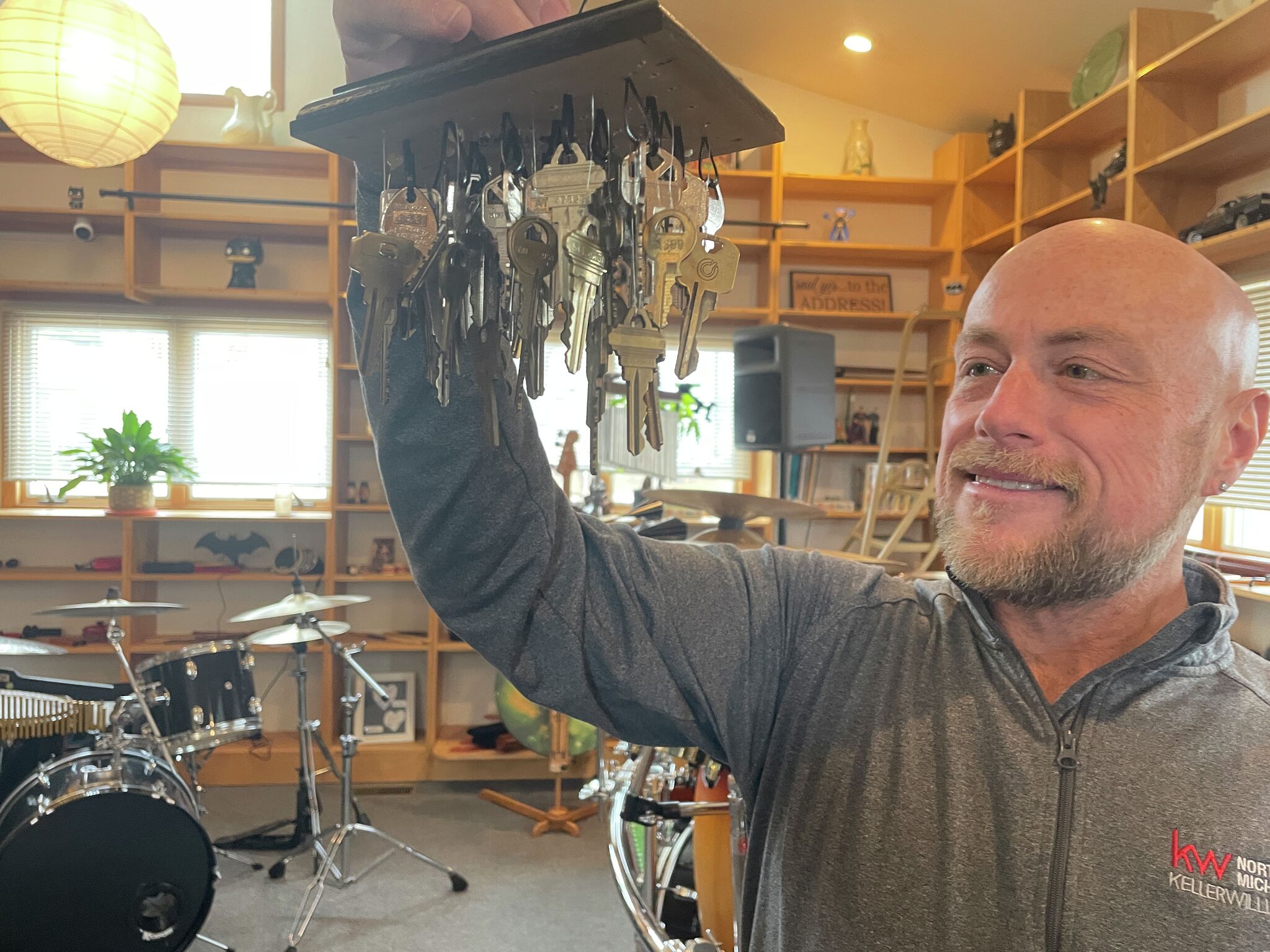 Chris Jane creates musical gathering with drum circle in Big Rapids
