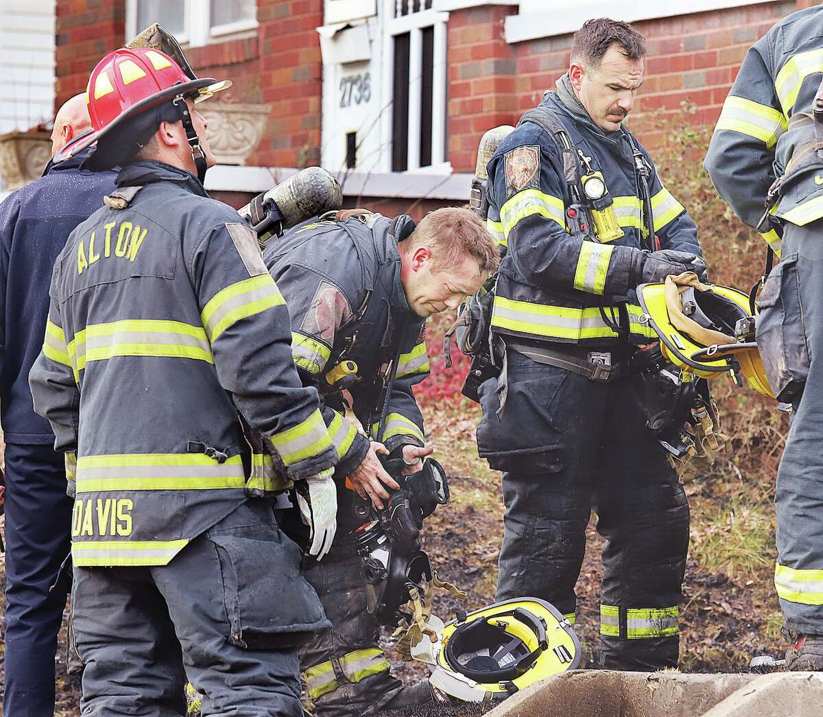 One dies in Alton house fire despite firefighters' valiant effort