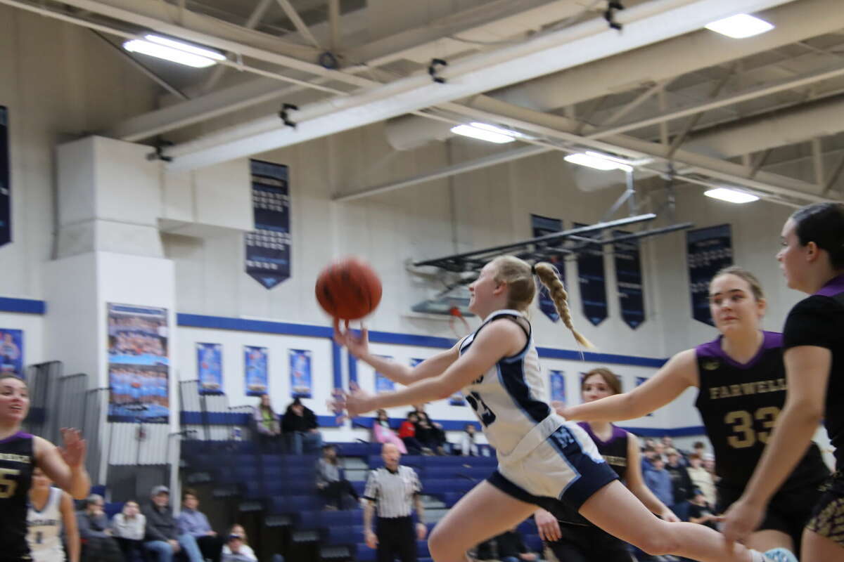 Meridian girls roll to 6-0, clobber Farwell