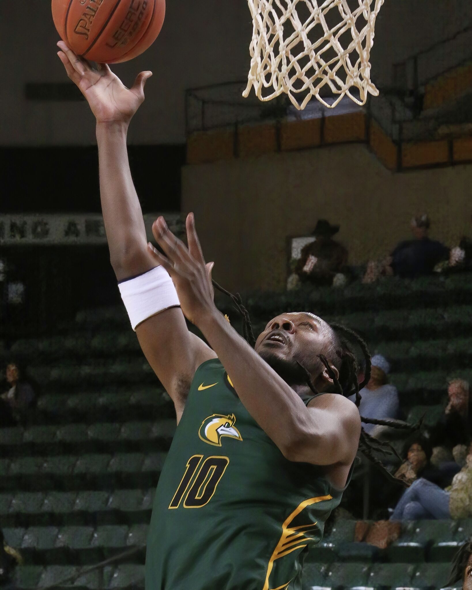 JC MEN’S BASKETBALL: Chaps hold off rival Howard College for key win