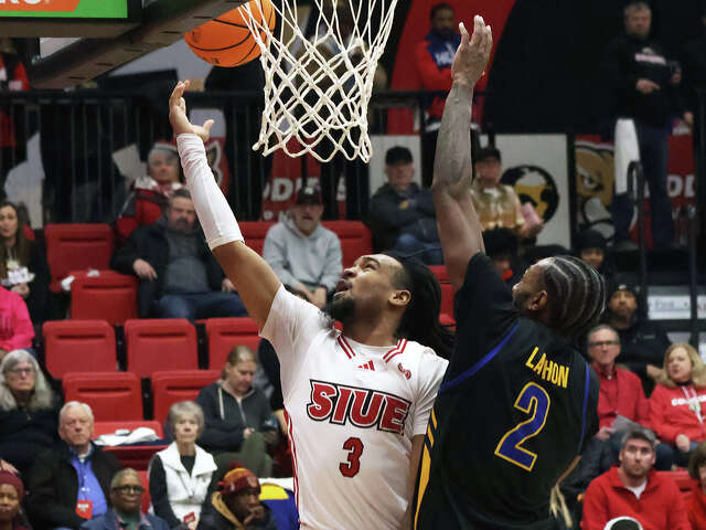 SIUE men's basketball picked for top three OVC finish