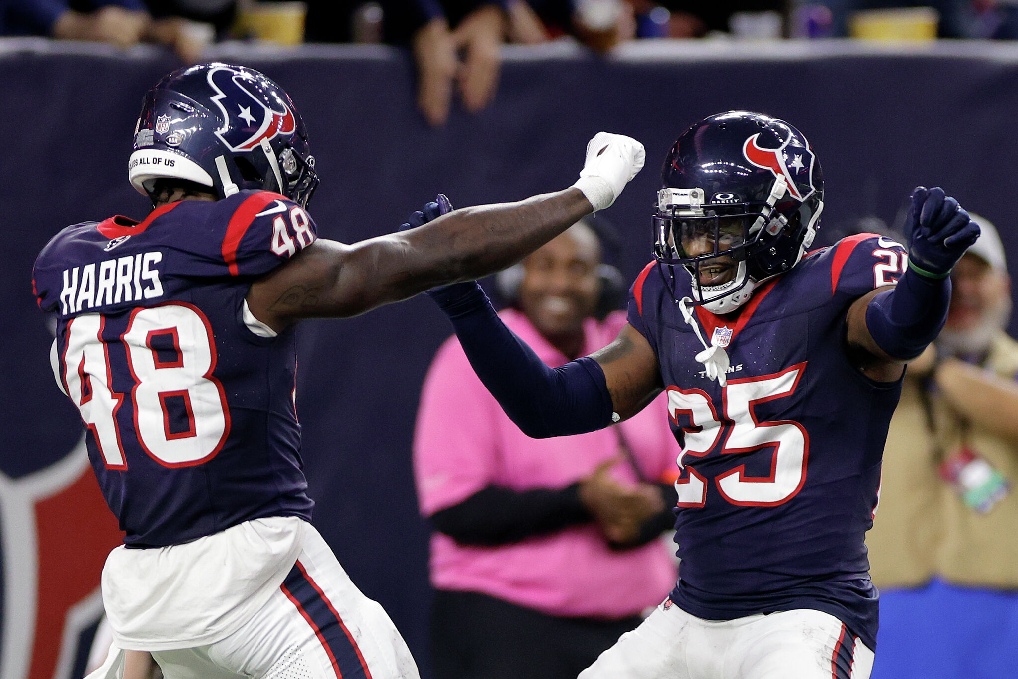 Texans grab back-to-back pick-6 touchdowns in playoff win