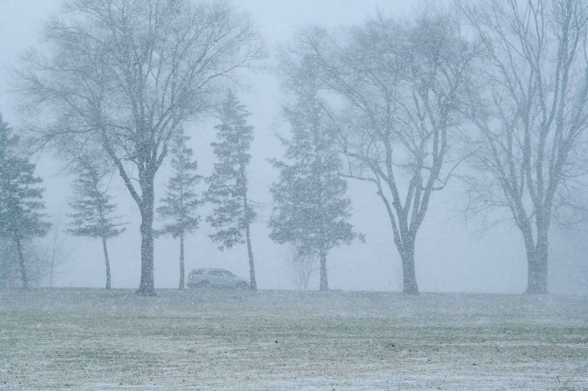 Snow squalls, falling temperatures hit Capital Region Sunday