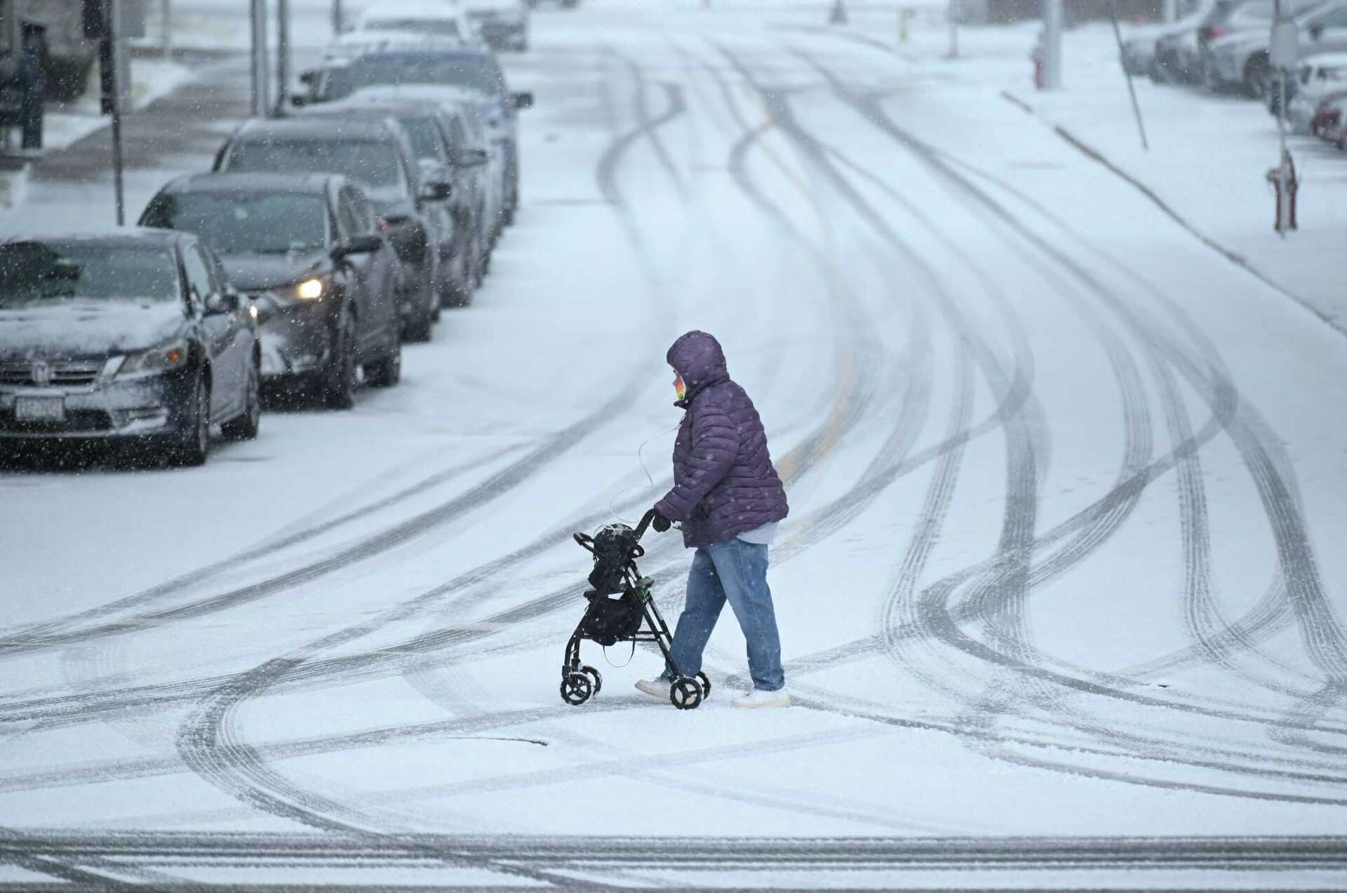 Snow squalls, falling temperatures hit Capital Region Sunday