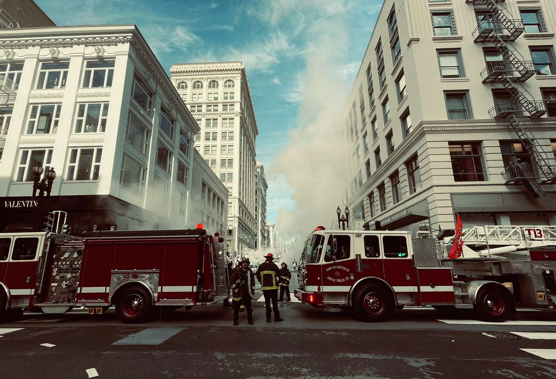 Video: Steam pipe rupture forces closure of downtown SF streets
