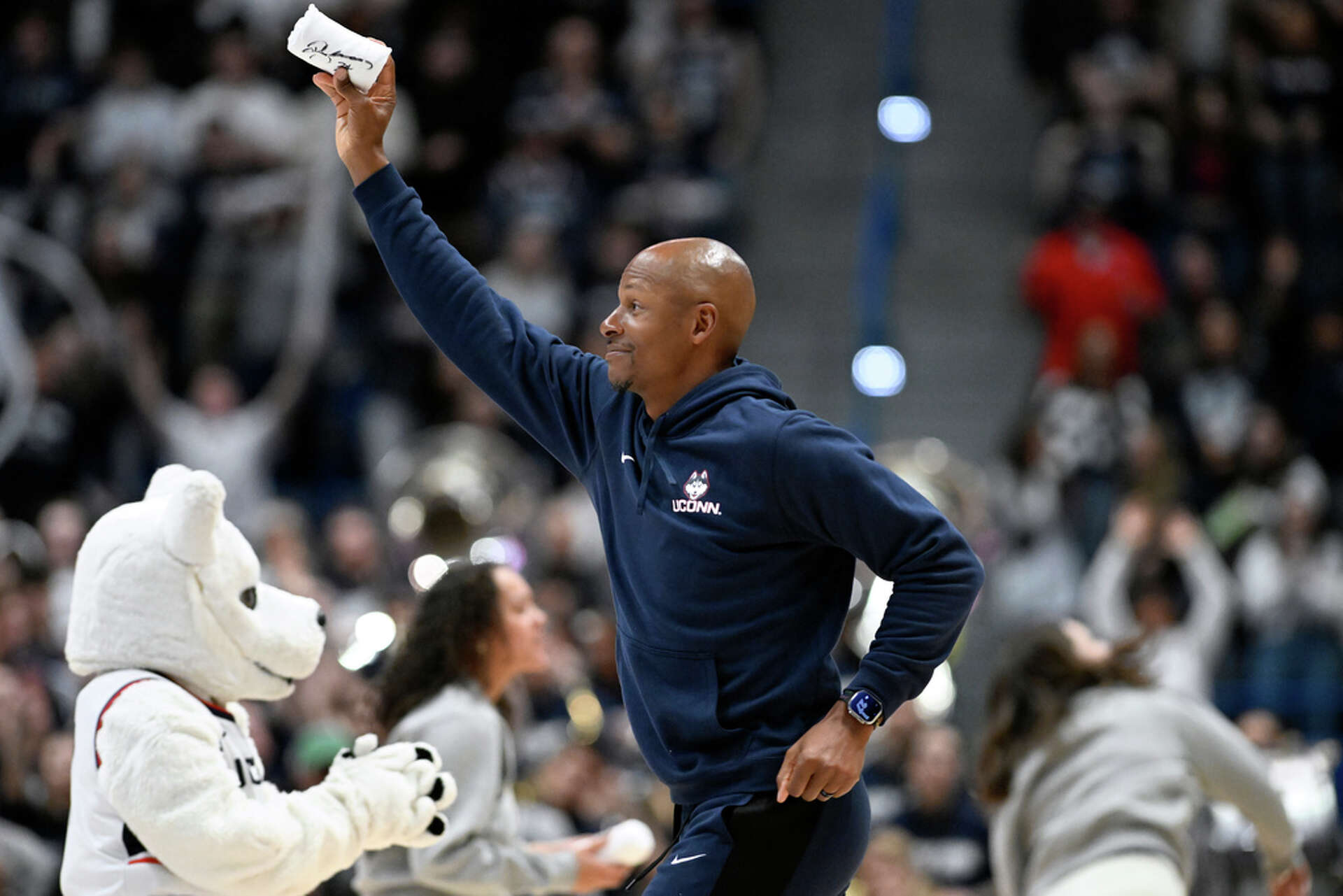 How UConn legend Ray Allen stays connected to the program