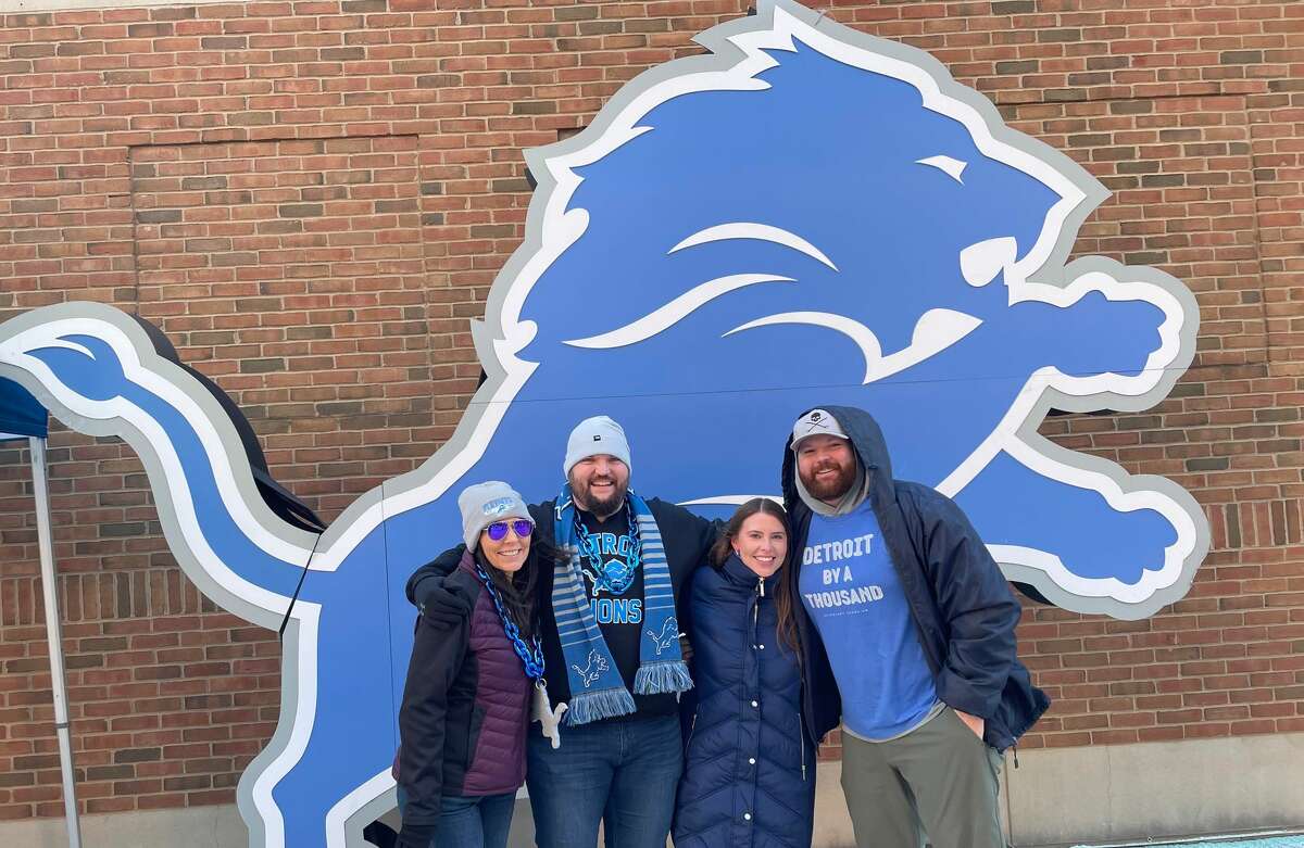 Great Lakes Bay Region fans on the road to Detroit Lions playoff game