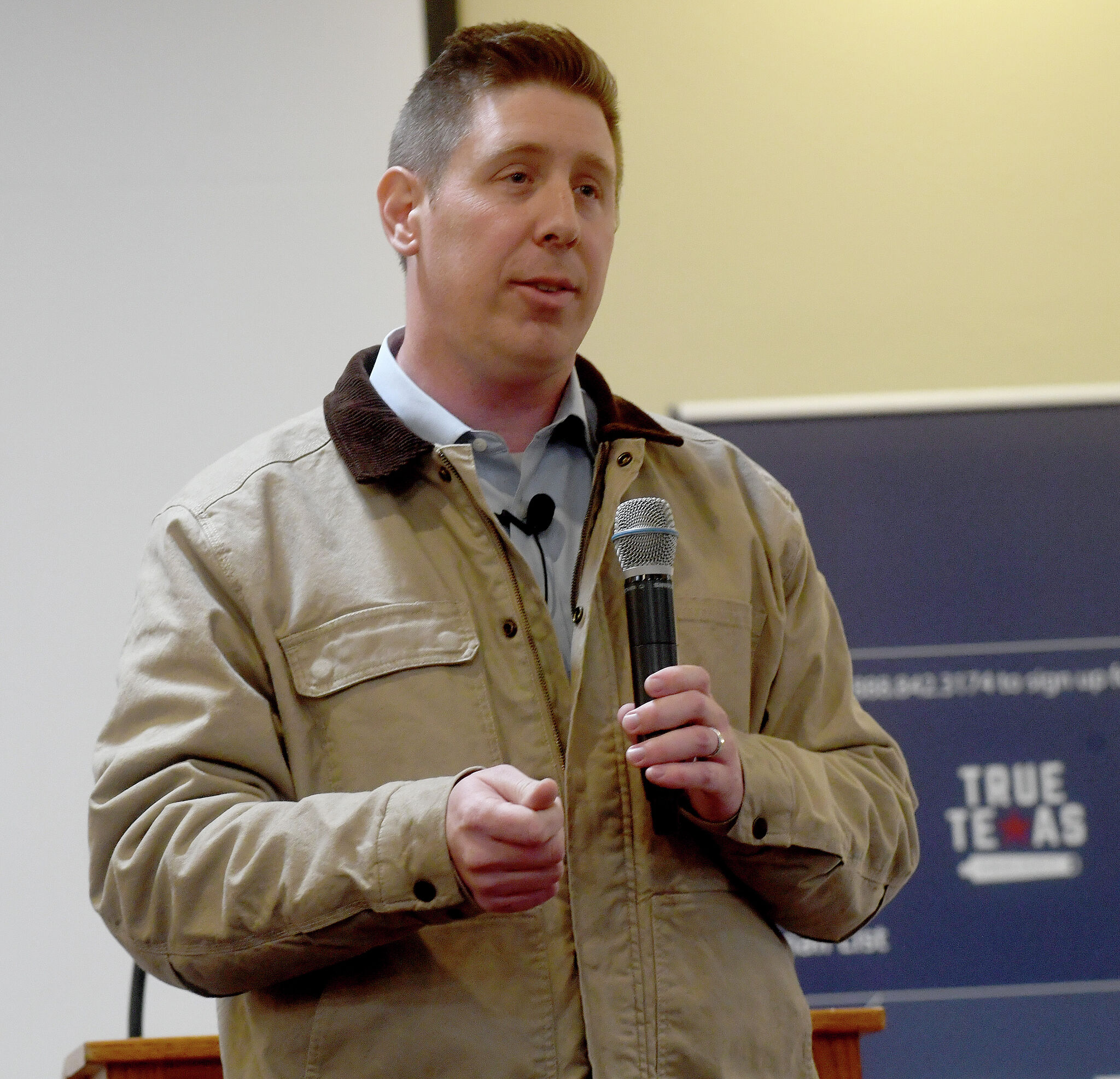 Does Texas House Rep. candidate David Covey has a law degree?