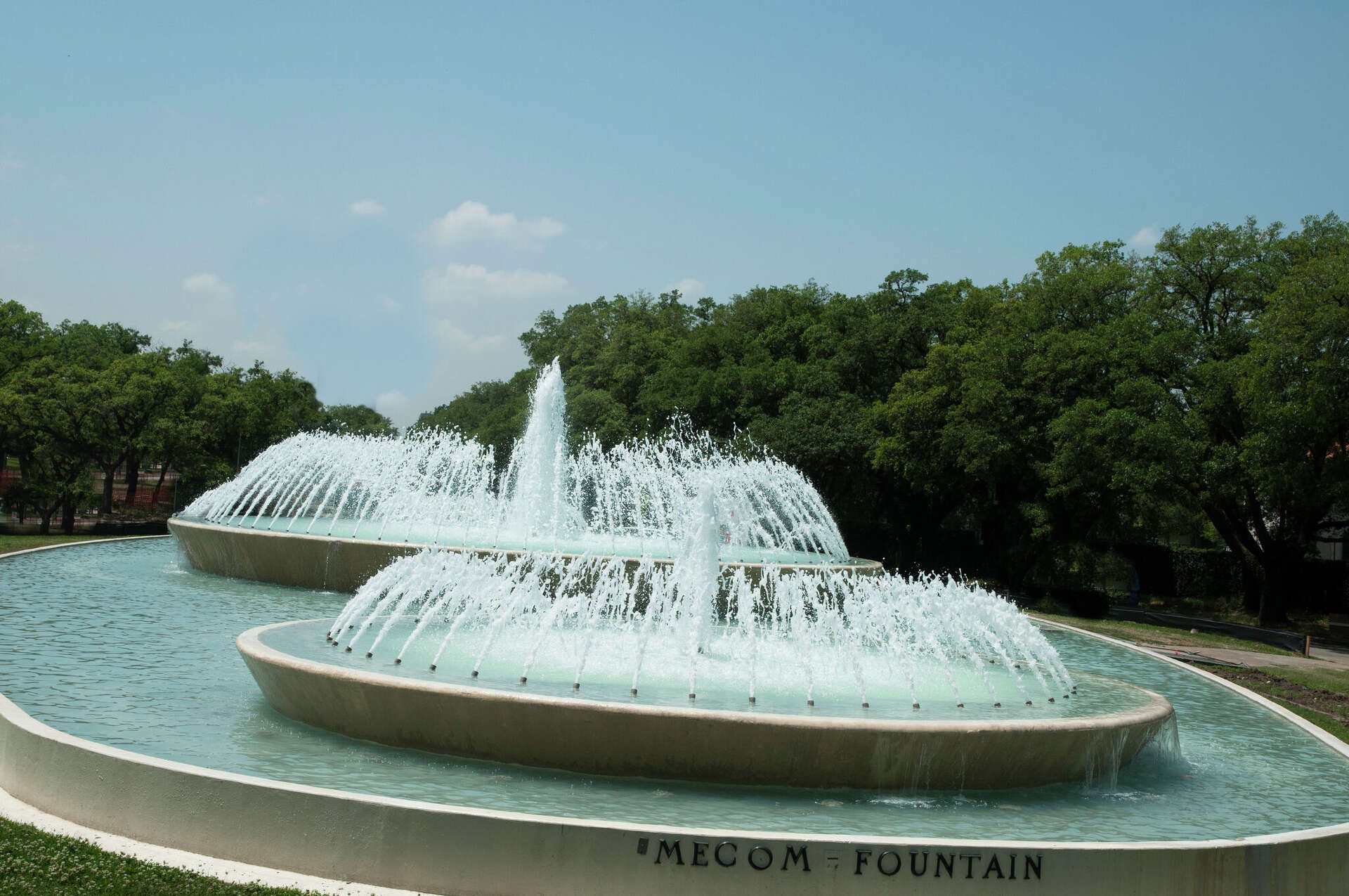 Texas' arctic blast freezes fountains in Houston