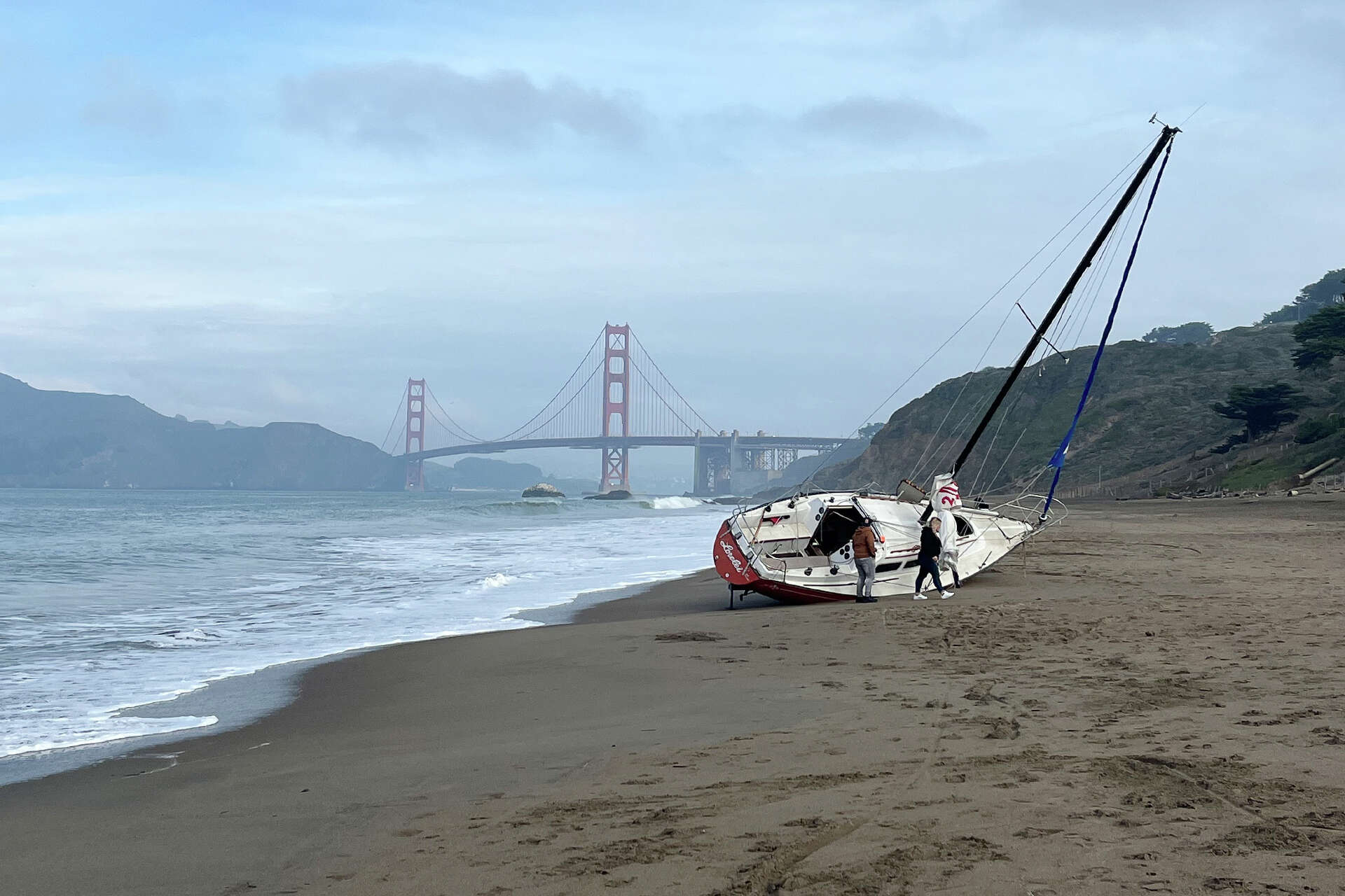 Beached boat on SF's Baker Beach captures attention of Bay Area