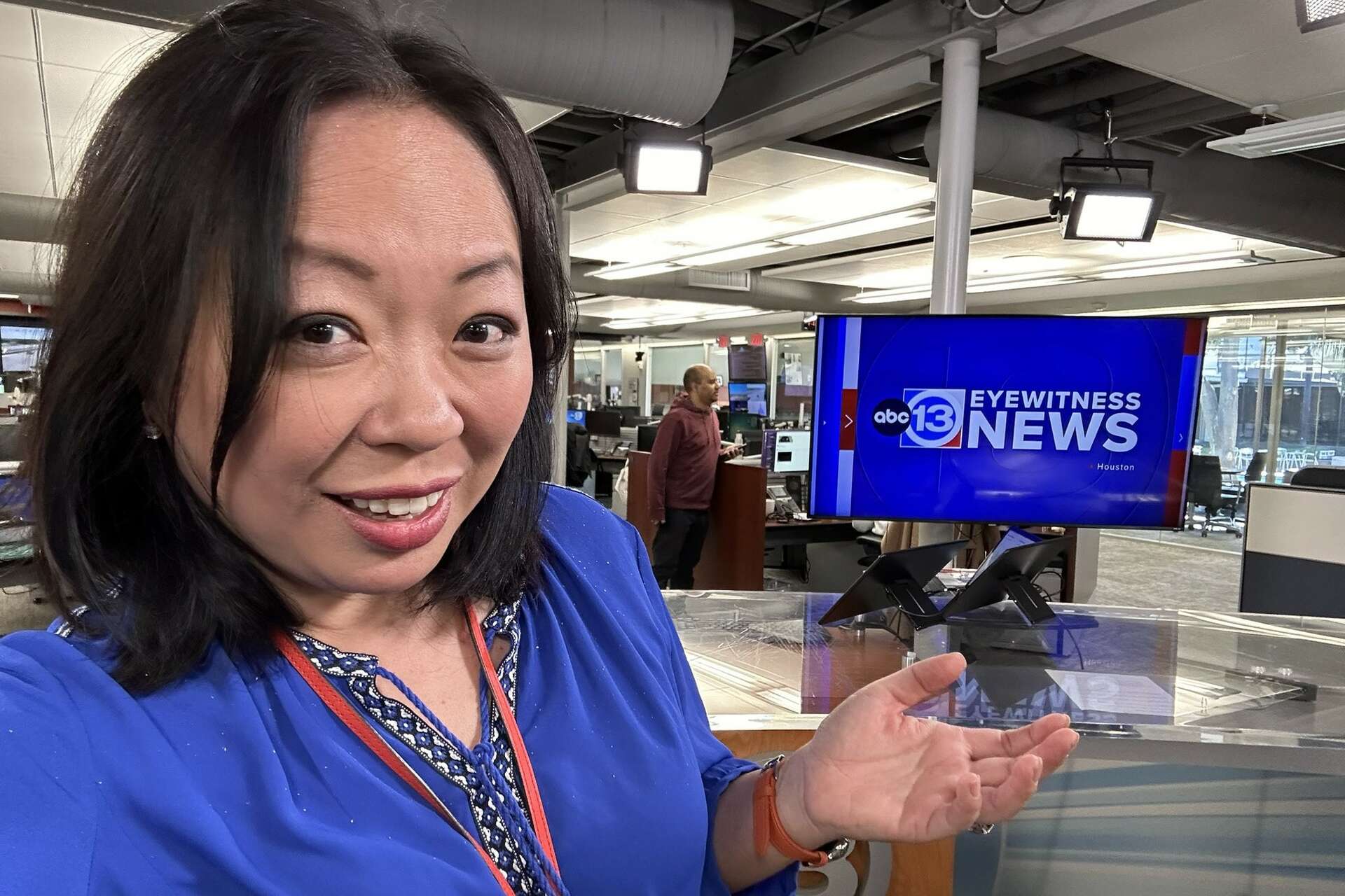 Miya Shay returns to ABC 13 after breaking right leg