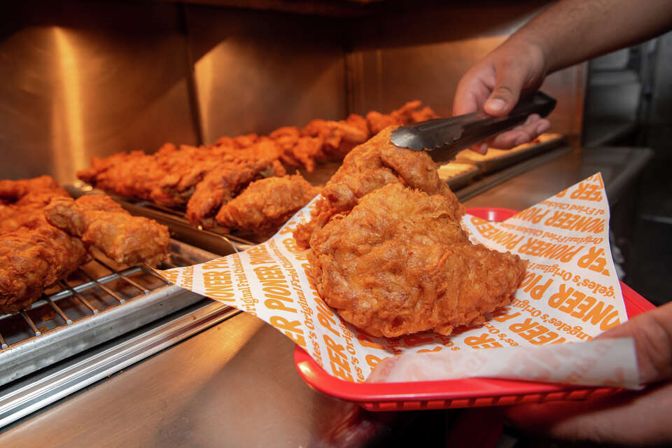 California's most iconic fried chicken chain is ready for a comeback