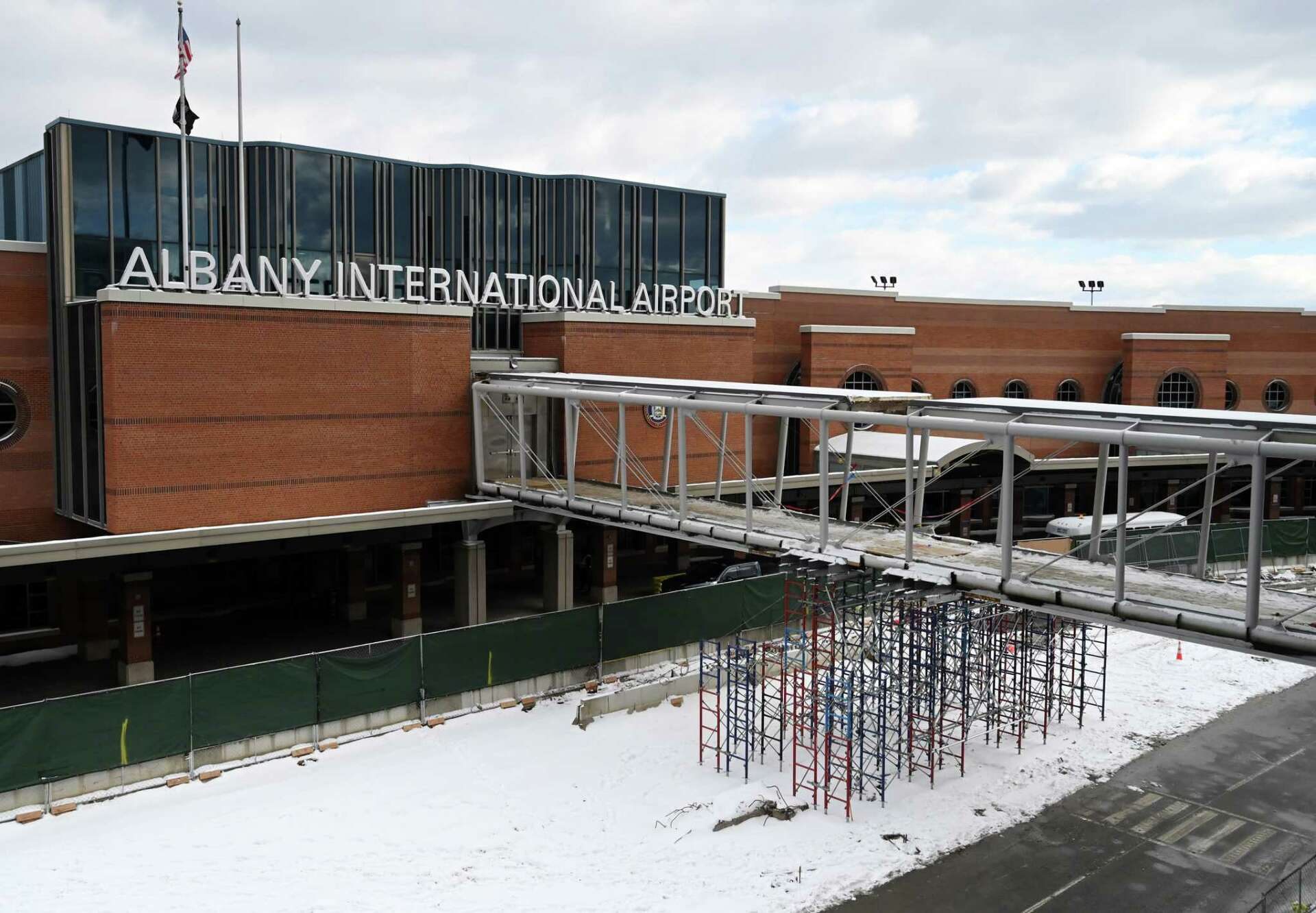 Albany airport pedestrian bridge to be removed starting Thursday