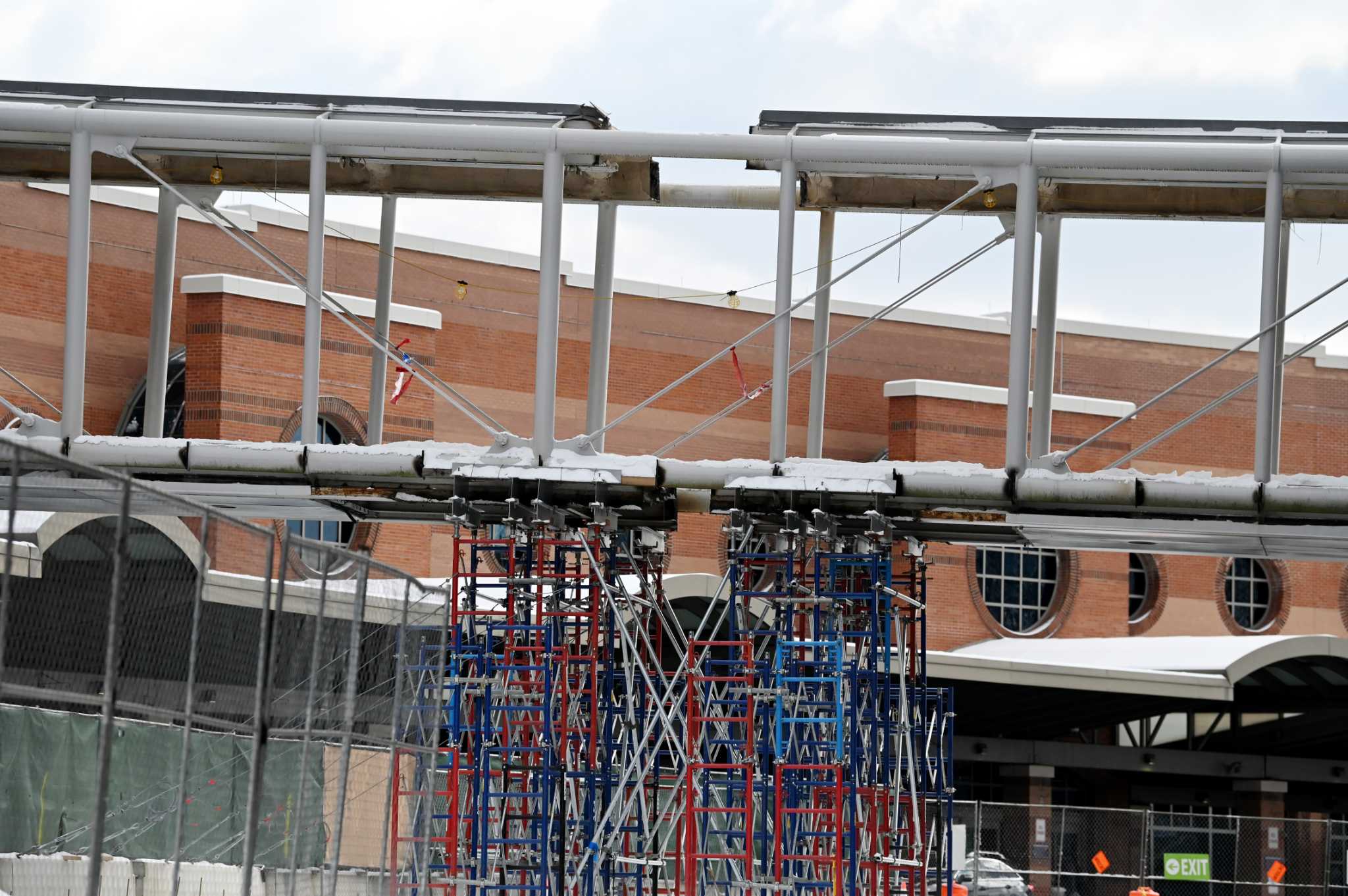 Albany airport pedestrian bridge to be removed starting Thursday