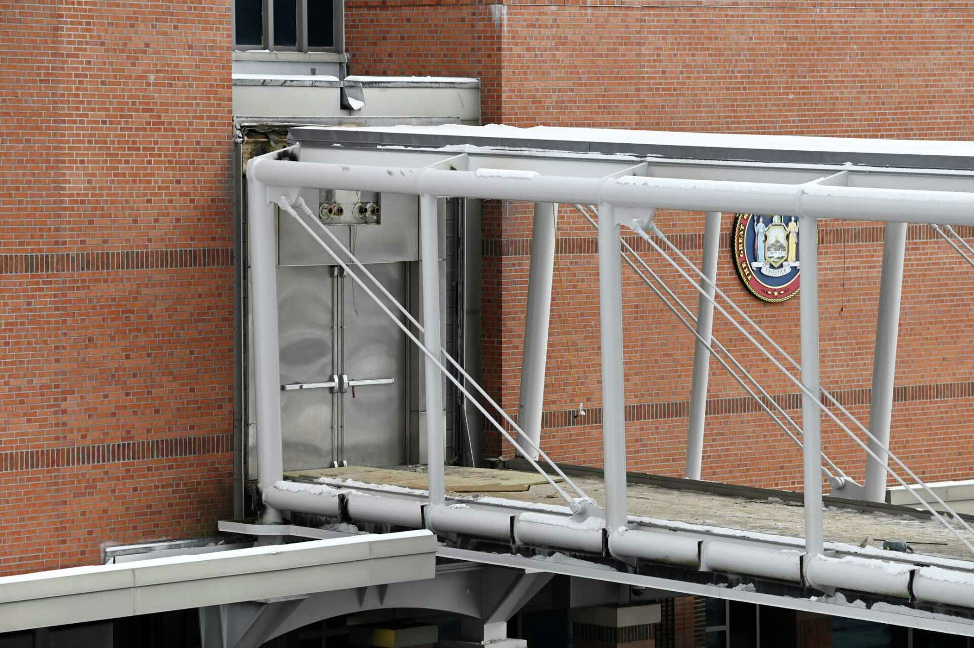Albany airport pedestrian bridge to be removed starting Thursday