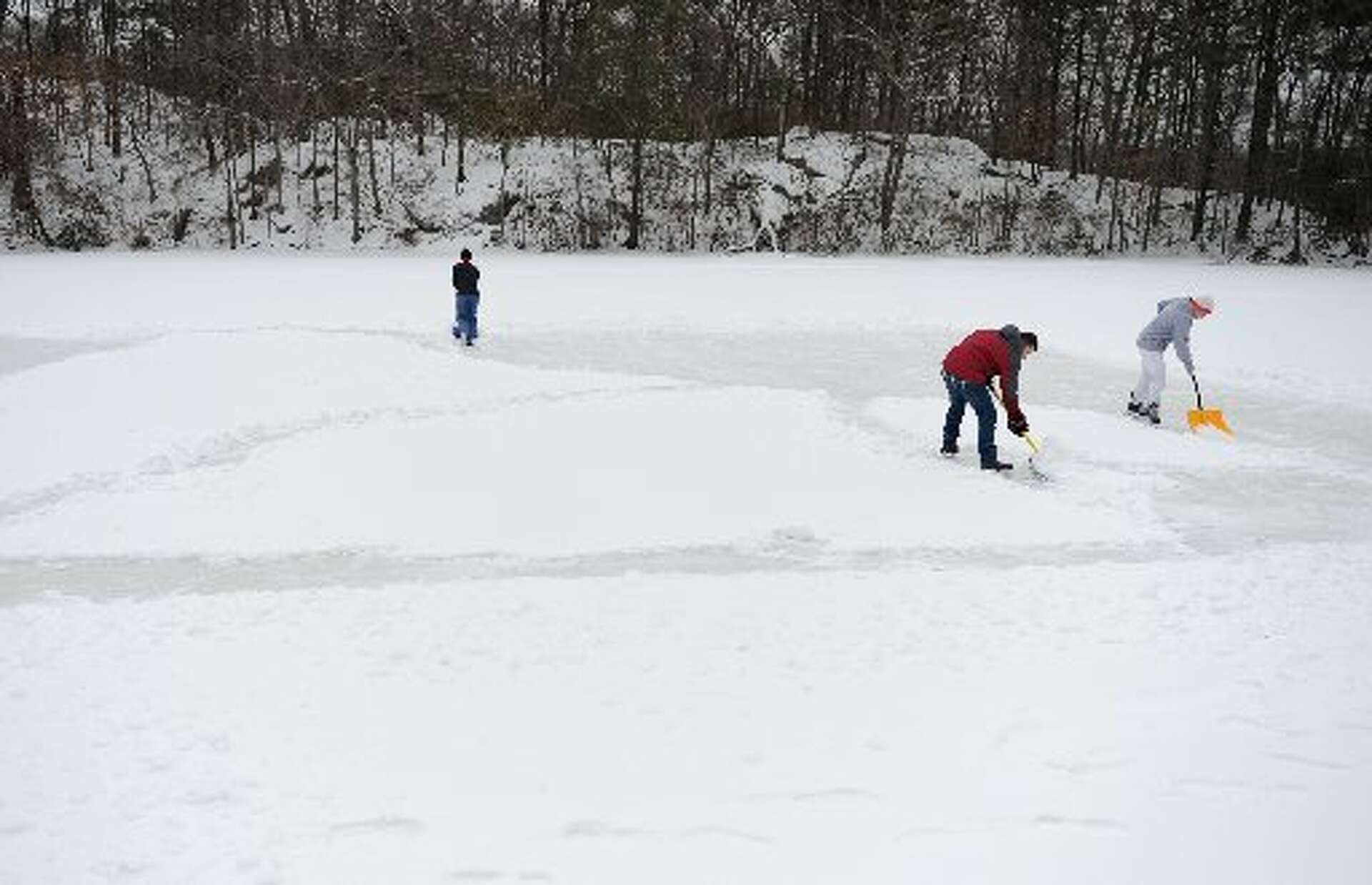 As arctic chill grips CT, DEEP warns about ice safety on ponds, lakes