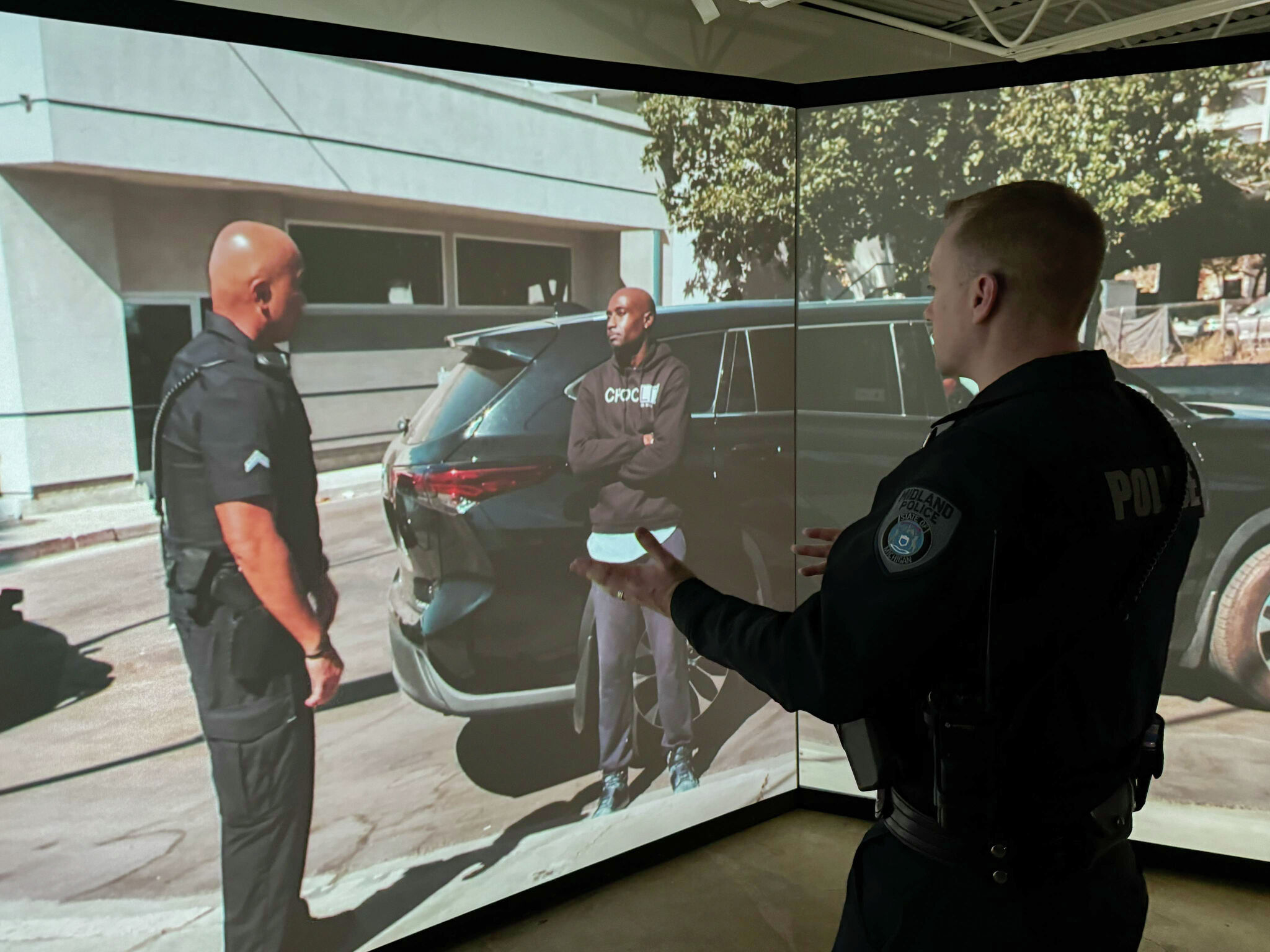 Midland police train with simulator to help with de-escalation