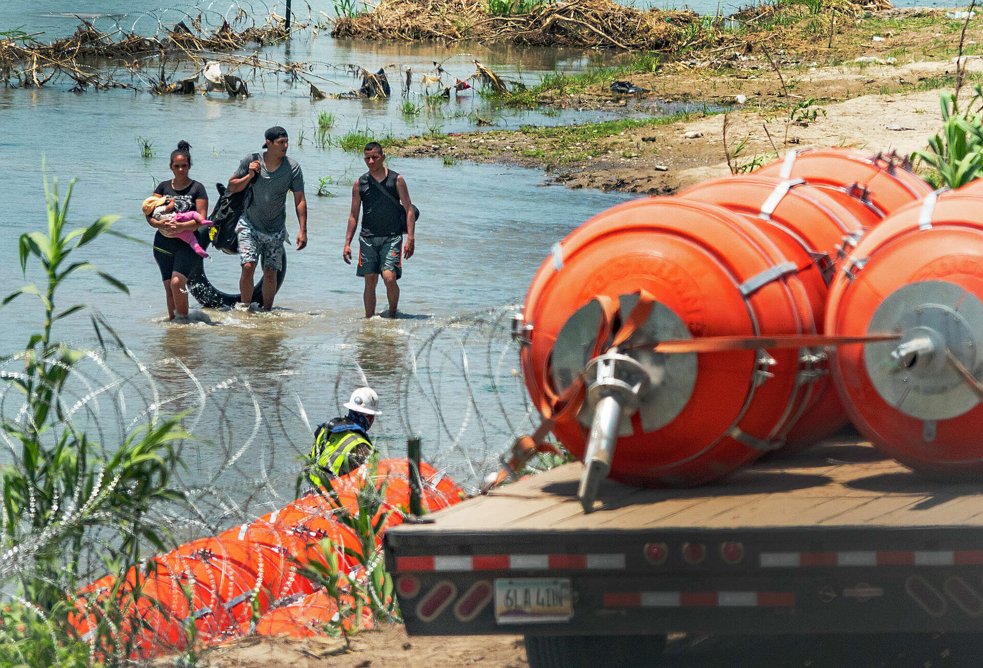 Texas Gov. Abbott wins legal maneuver to keep buoys in Rio Grande