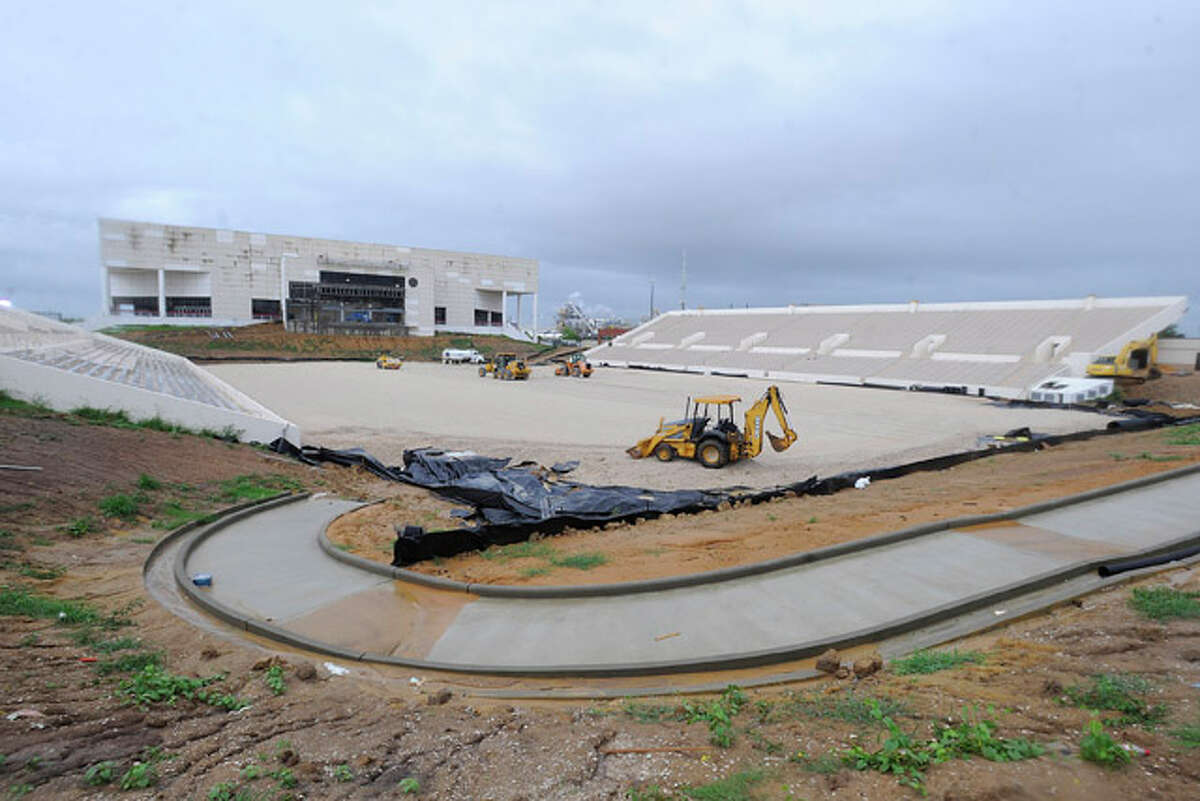Lamar Shows Off New Field House