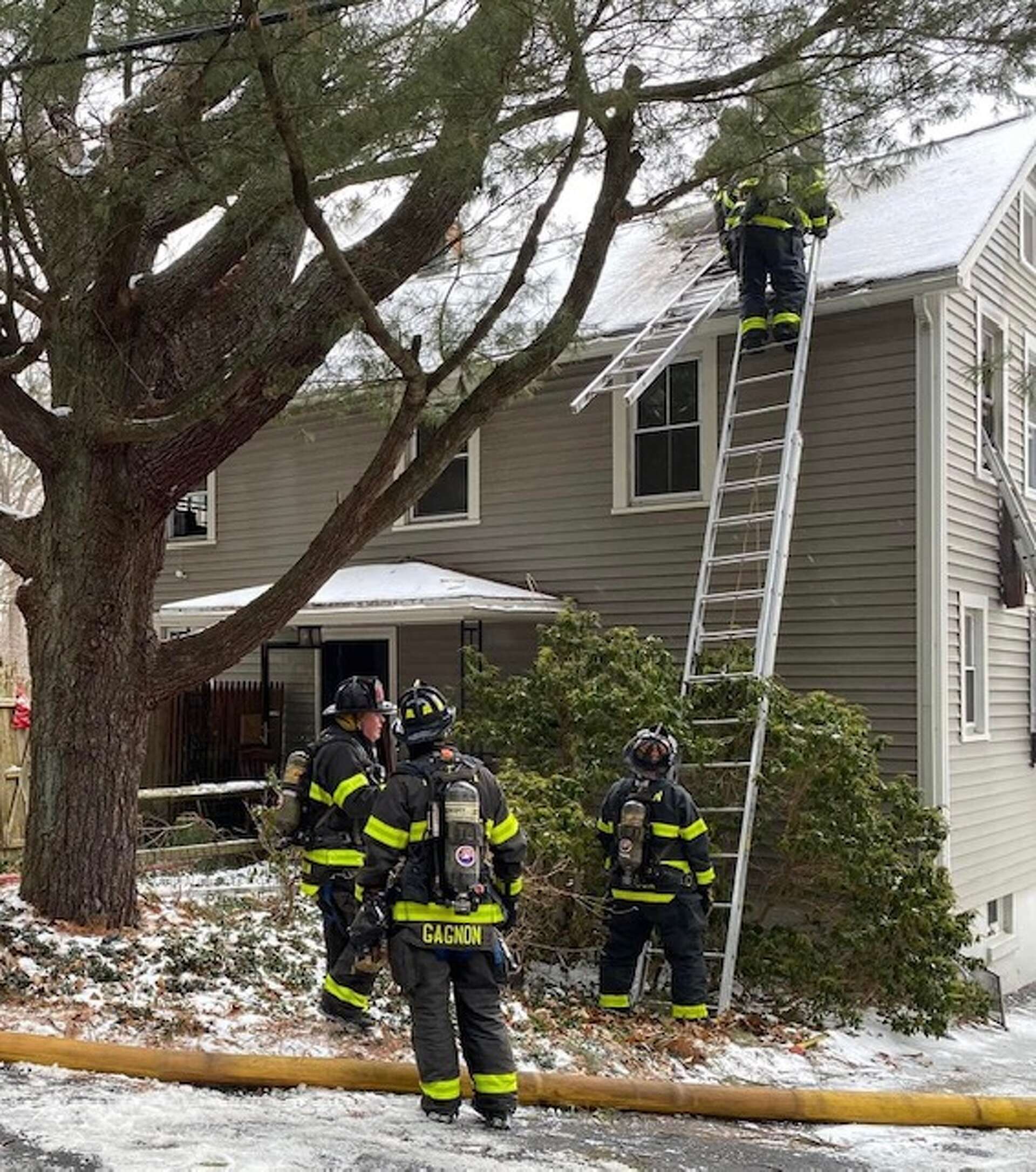 Officials: Hamden firefighter injured in Wintergreen Avenue blaze