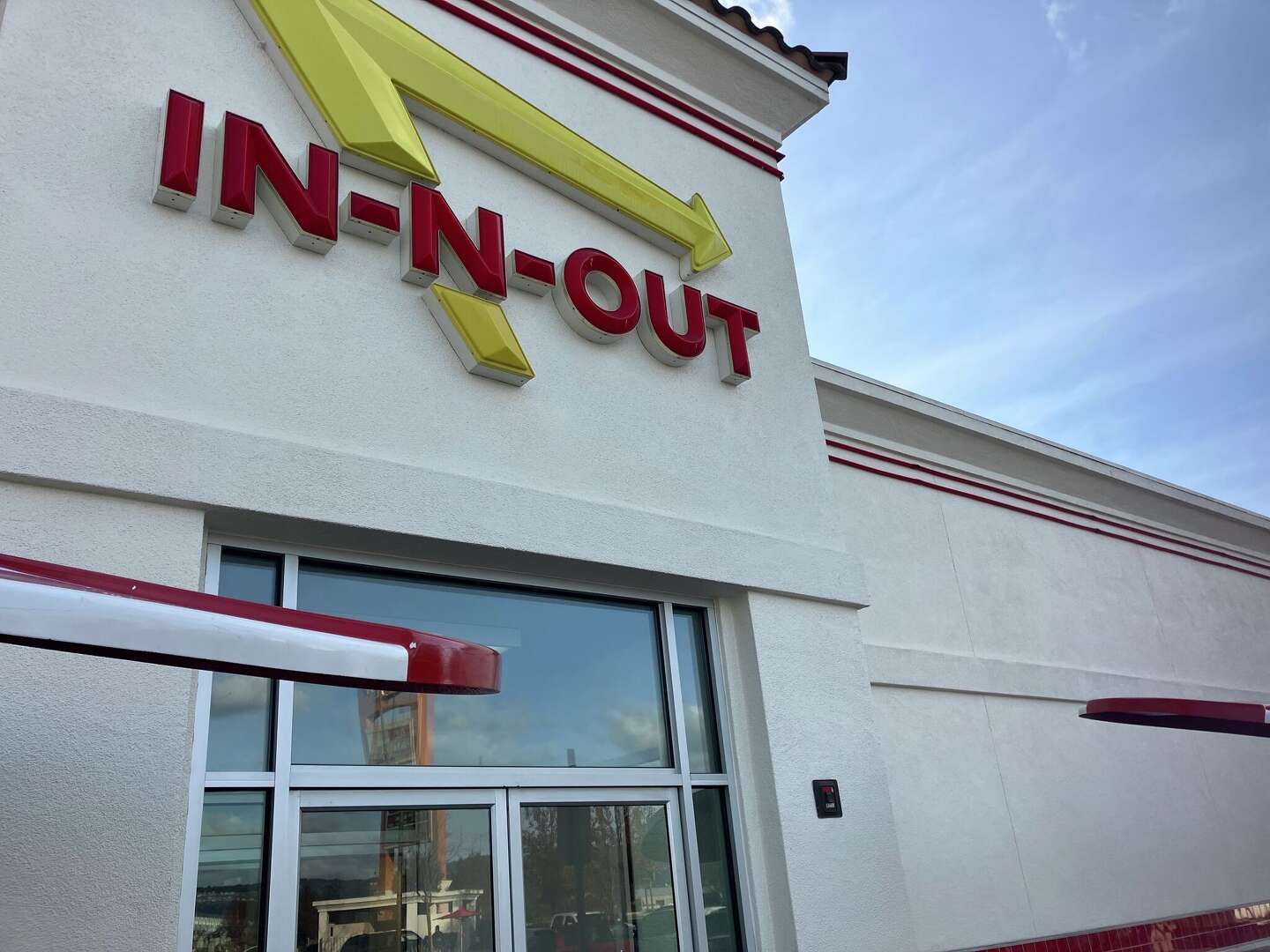 Oakland’s surging violence is driving In-N-Out at epicenter to close