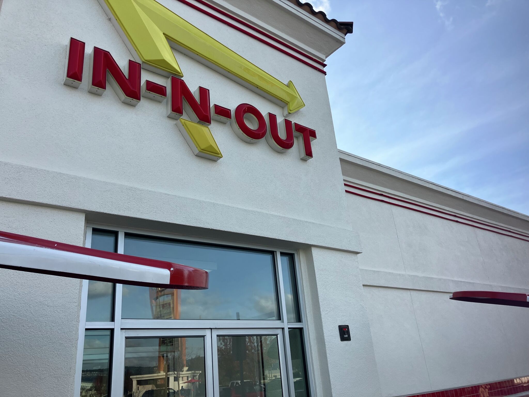 Oakland’s surging violence is driving In-N-Out at epicenter to close