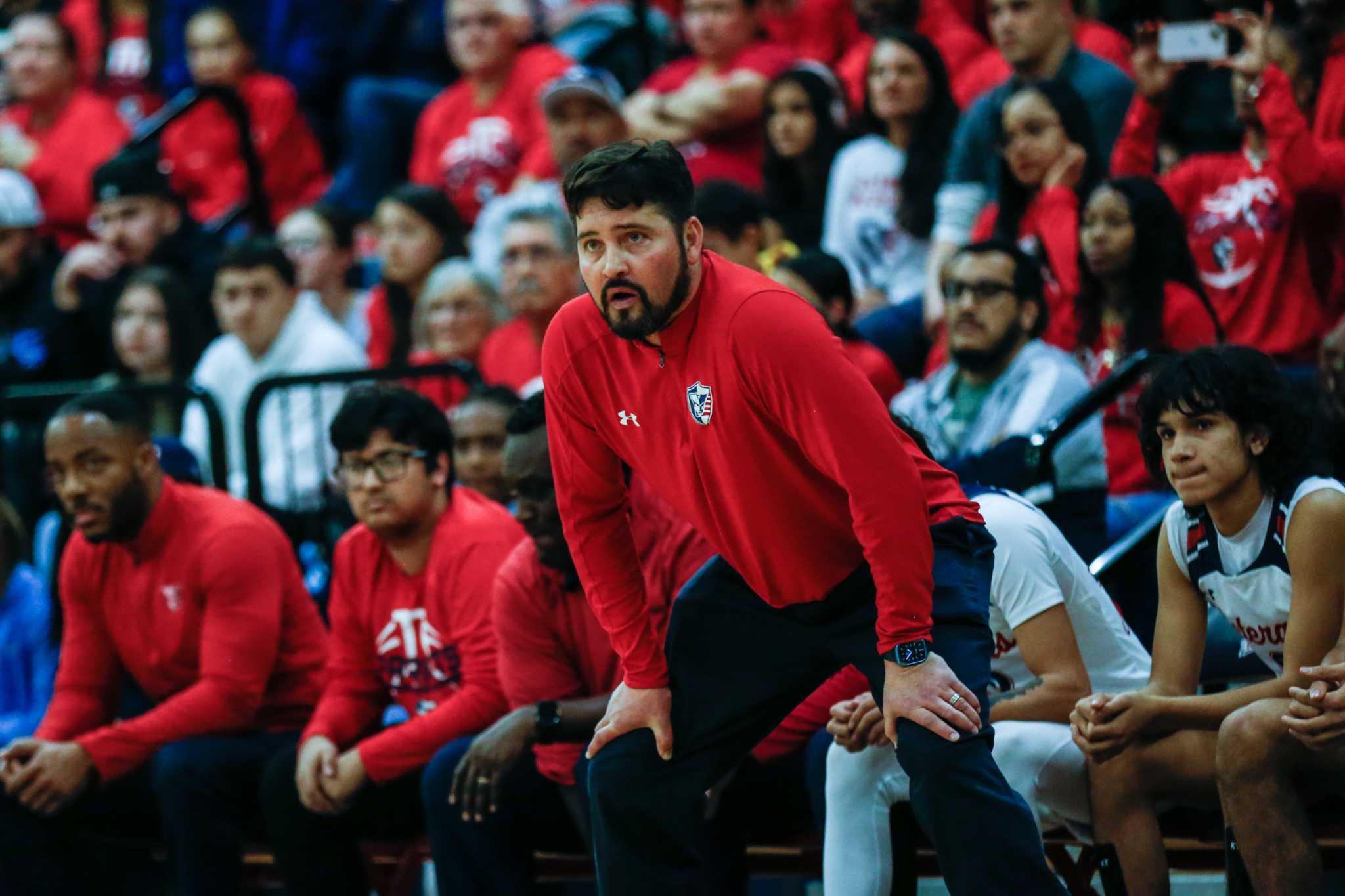 A Q&A with Veterans Memorial boys basketball coach Steven Perez