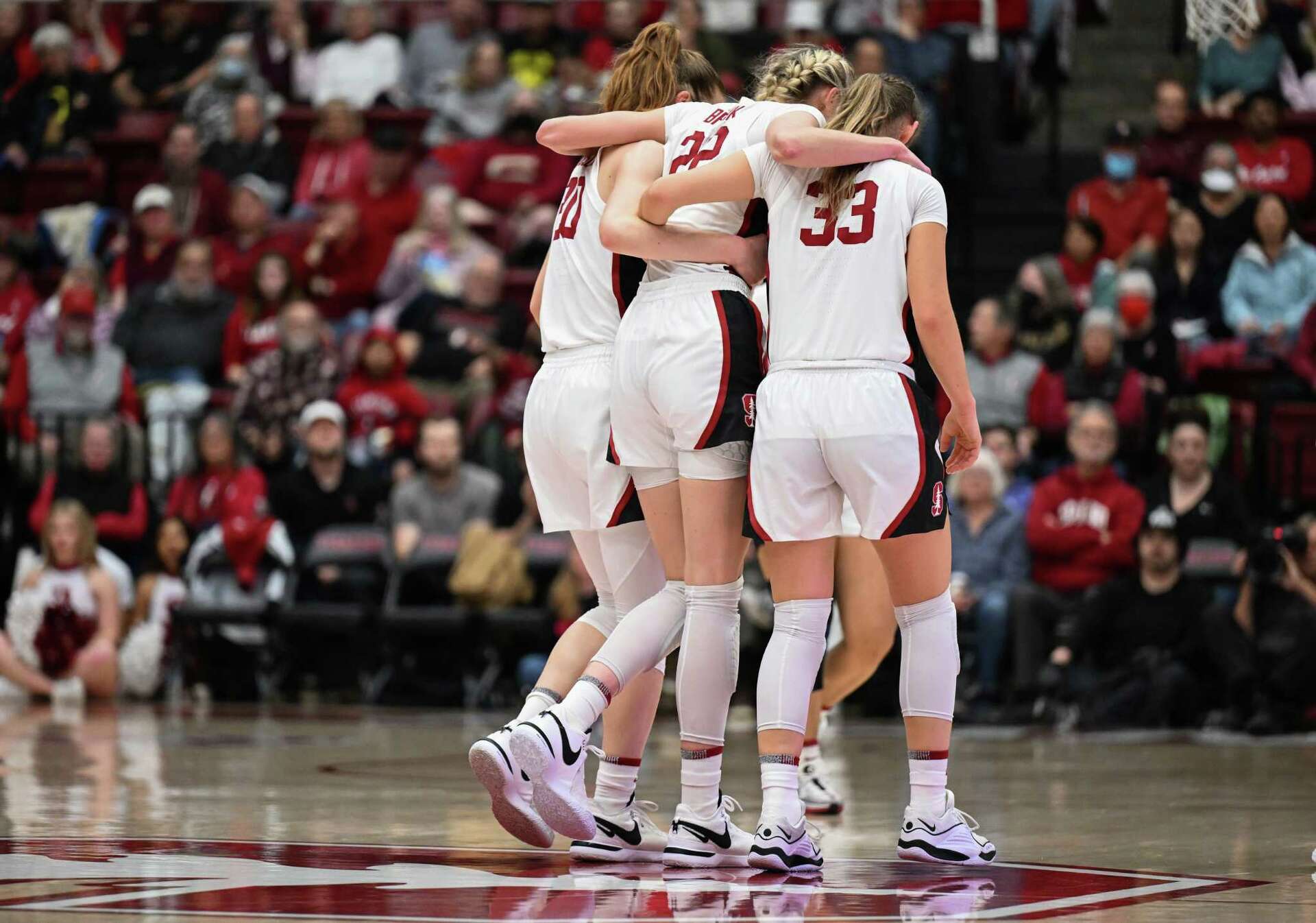 Stanford’s Cameron Brink injured; Tara VanDerveer ties Coach K record