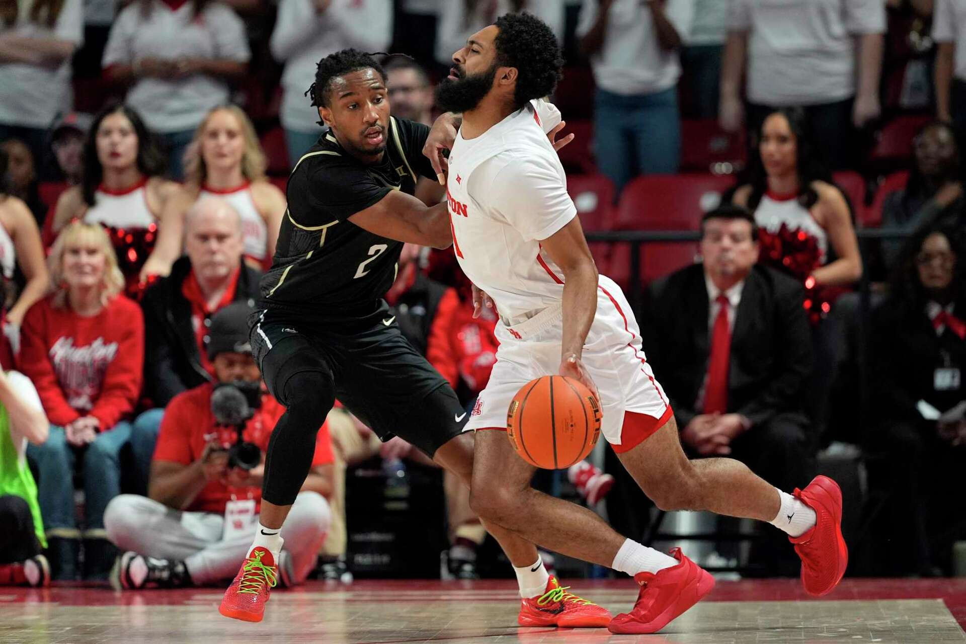 No. 5 UH Cougars handle UCF Knights for 16th straight home win