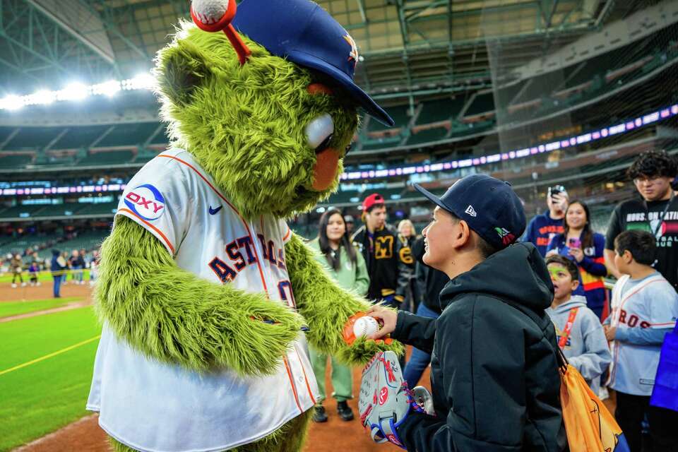 Top things to do in Houston this weekend: Astros FanFest, '& Juliet'