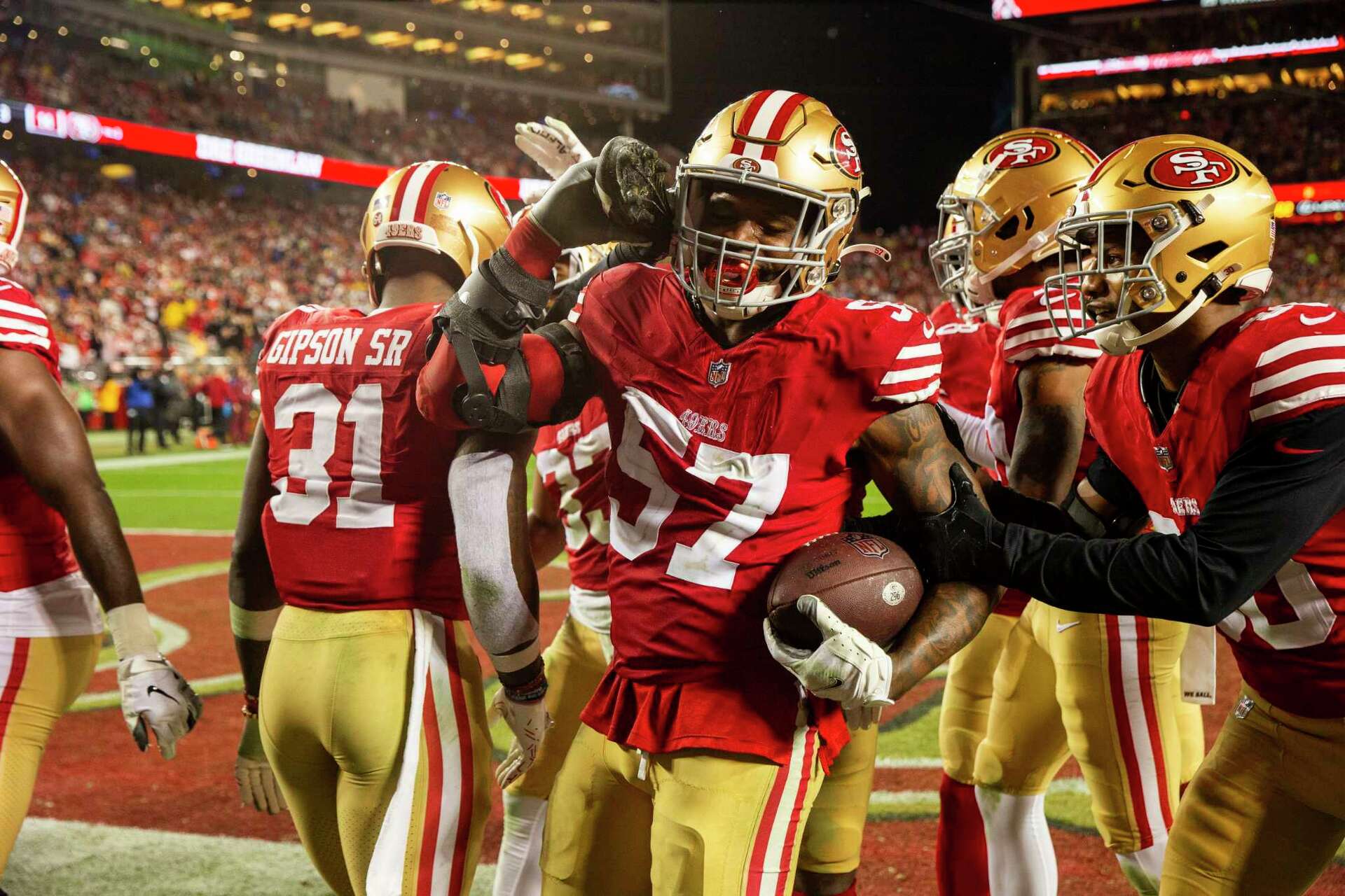 49ers linebacker Dre Greenlaw seals win with two interceptions