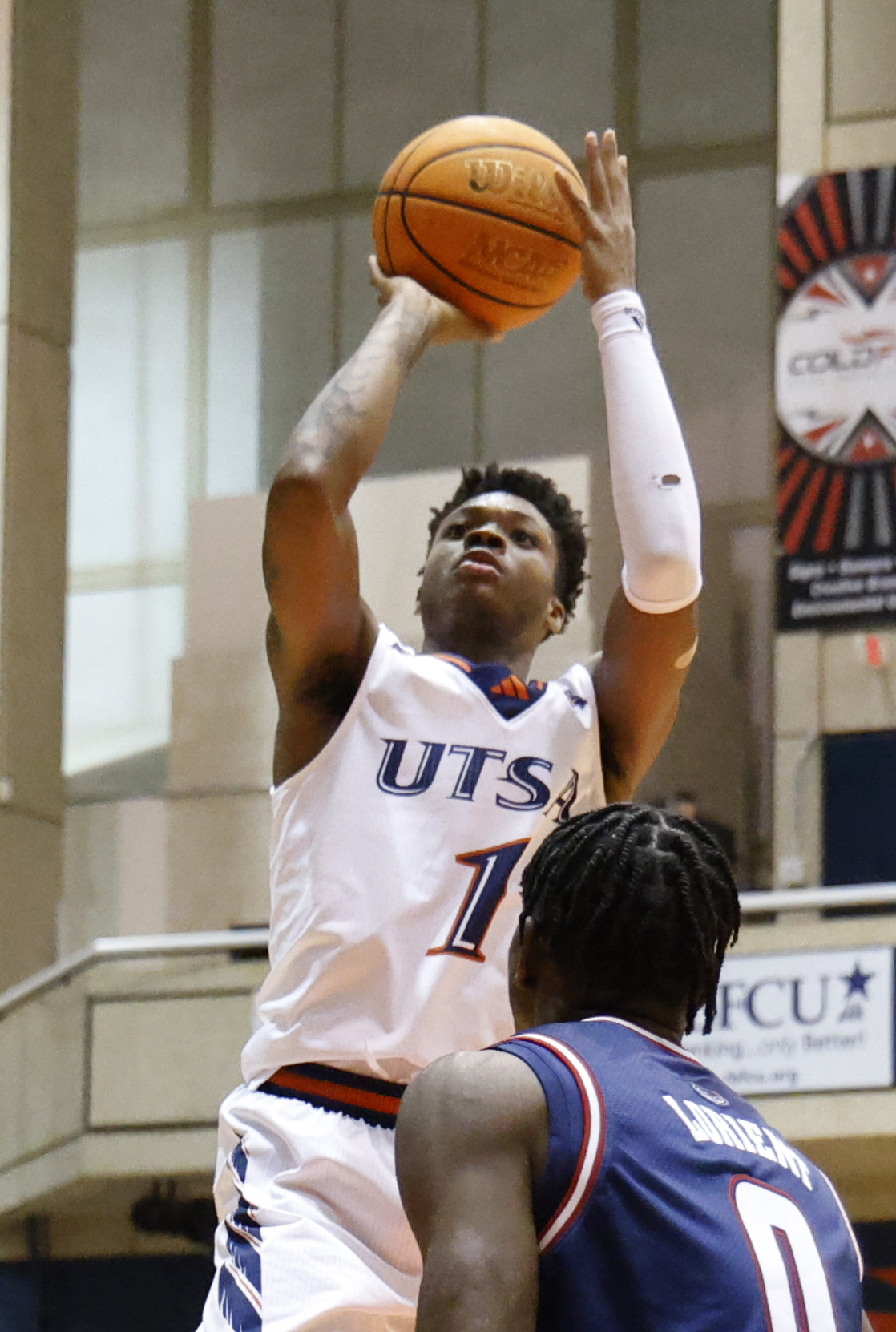 Jordan Ivy-Curry's late 3 lifts UTSA to win over Tulane