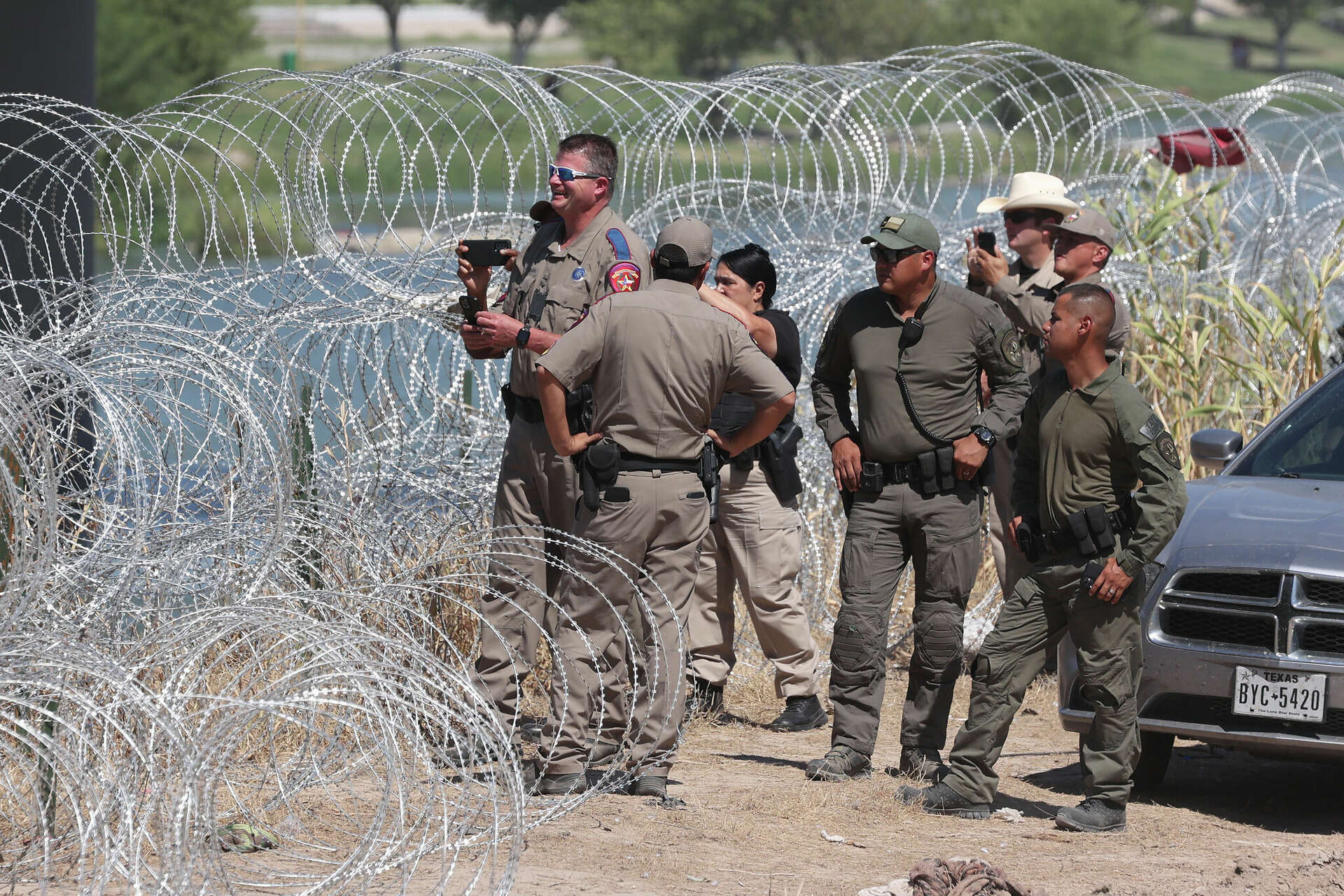 Border Patrol can remove Texas-owned razor wire, Supreme Court says